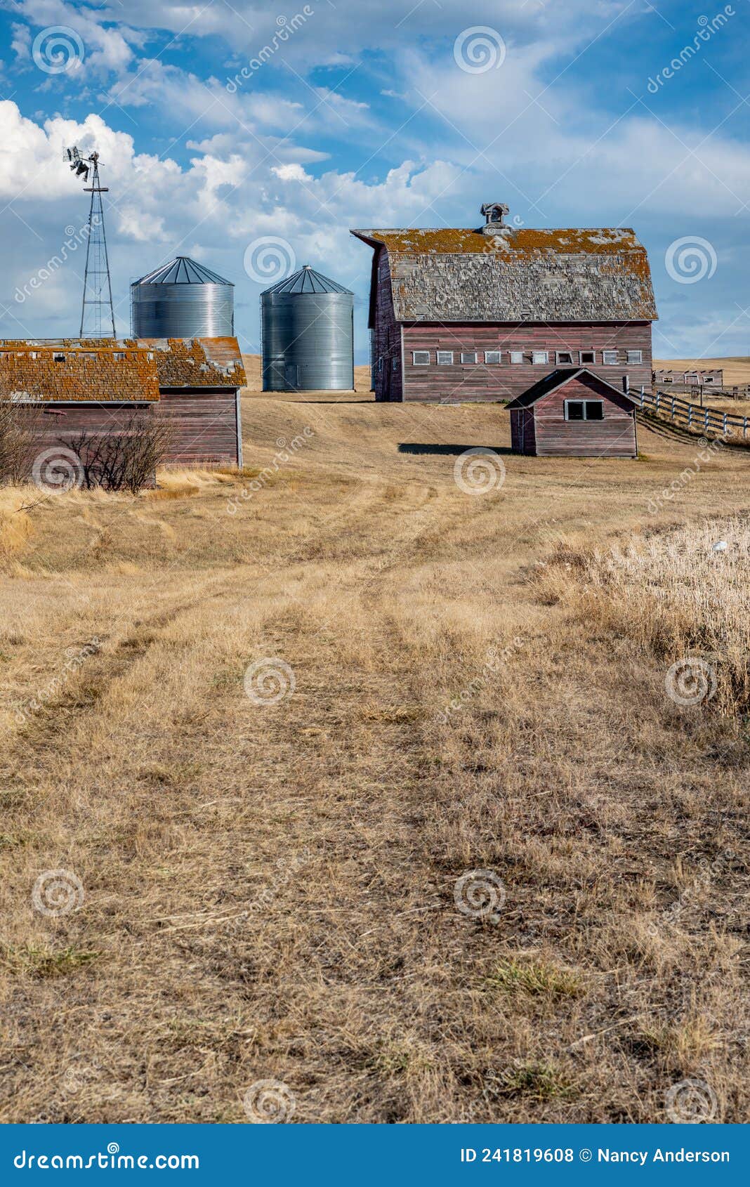 Abandoned Farm Buildings on the Prairies in Saskatchewan, Canada. Stock ...