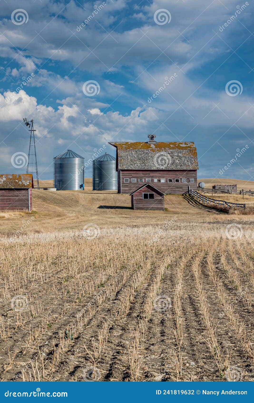 Abandoned Farm Buildings on the Prairies in Saskatchewan, Canada. Stock ...