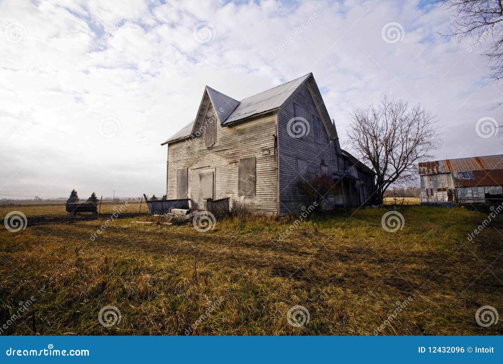 Abandoned Farm House stock photo. Image of spooky, architecture - 12432096