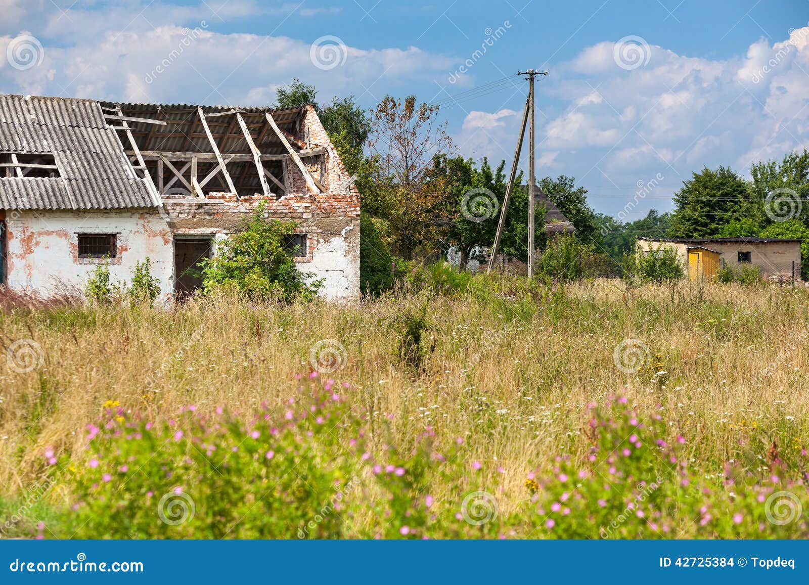 Abandoned Farm House in a Field Stock Photo - Image of countryside ...