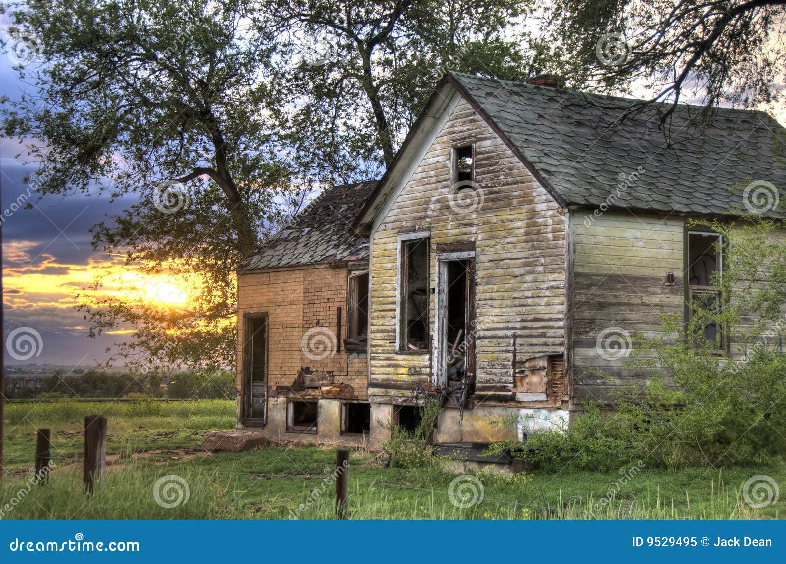 Abandoned Farmhouse stock image. Image of storm, wood - 9529495