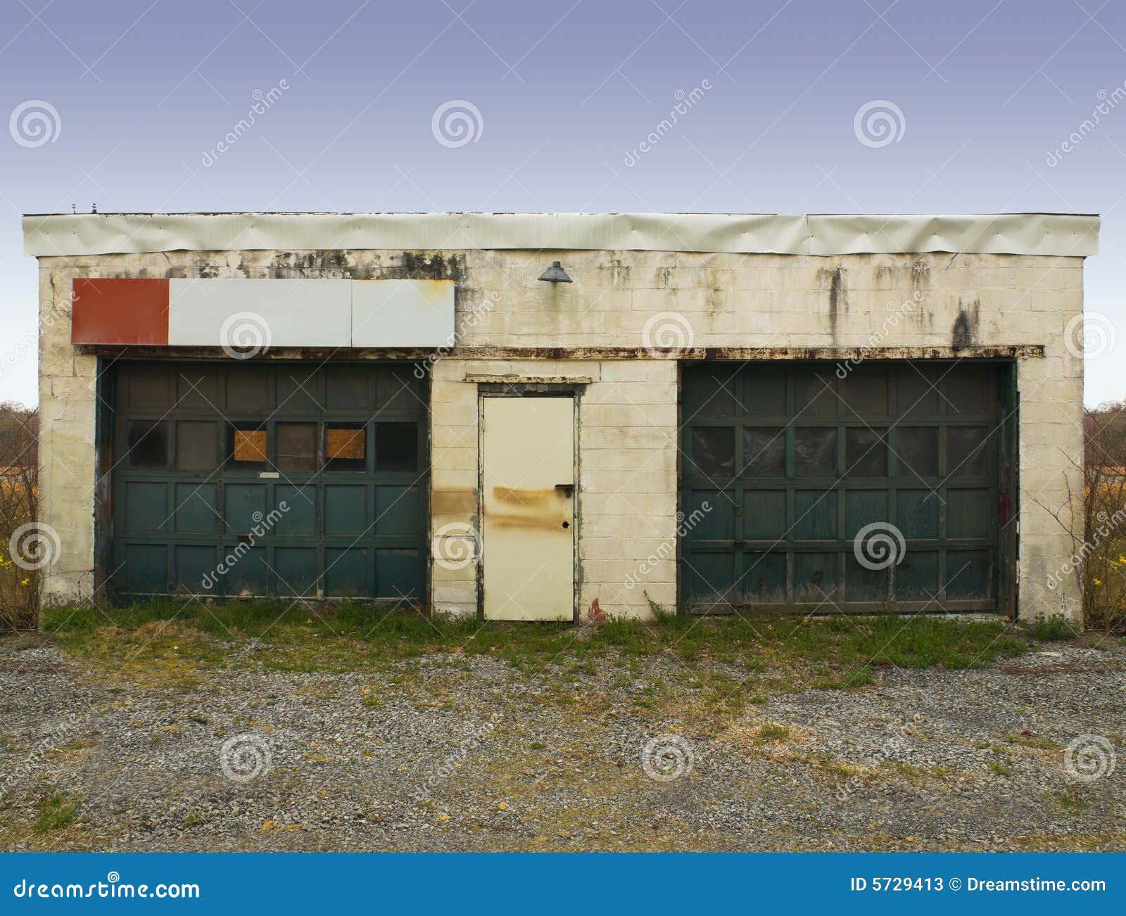 Abandoned Garage stock image. Image of empty, neglect - 5729413