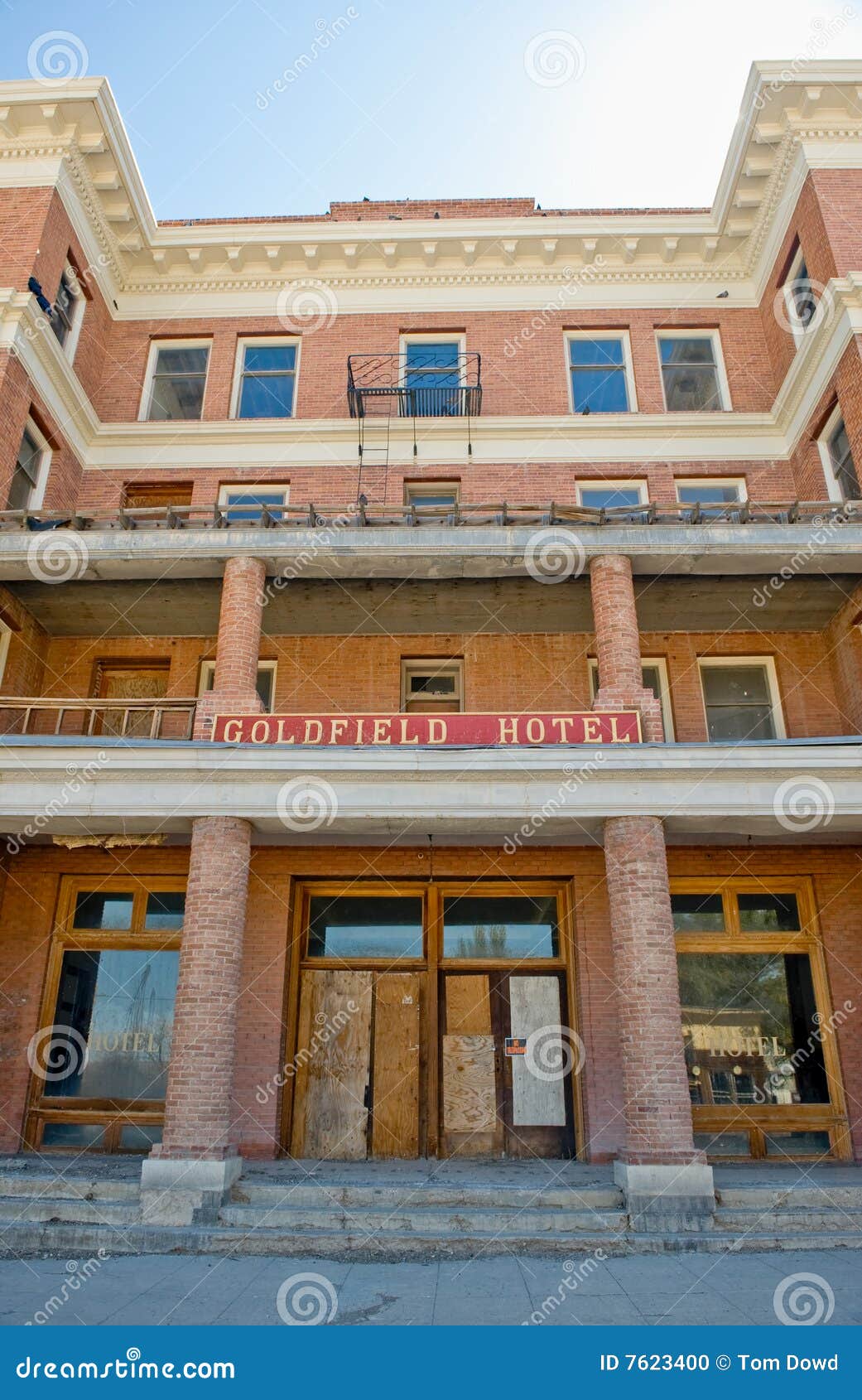 Abandoned Hotel Building With Vintage Mid-century Modern Architectural ...