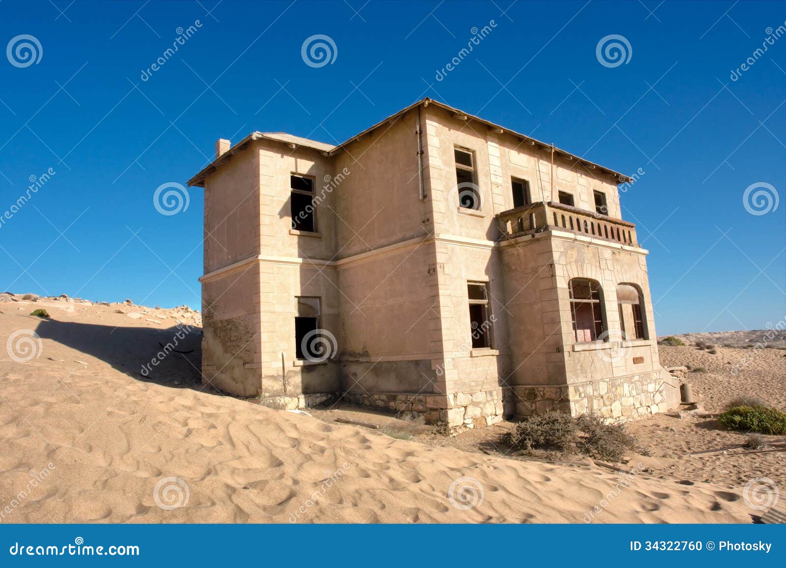 Abandoned house in sand stock photo. Image of city, abandoned - 34322760