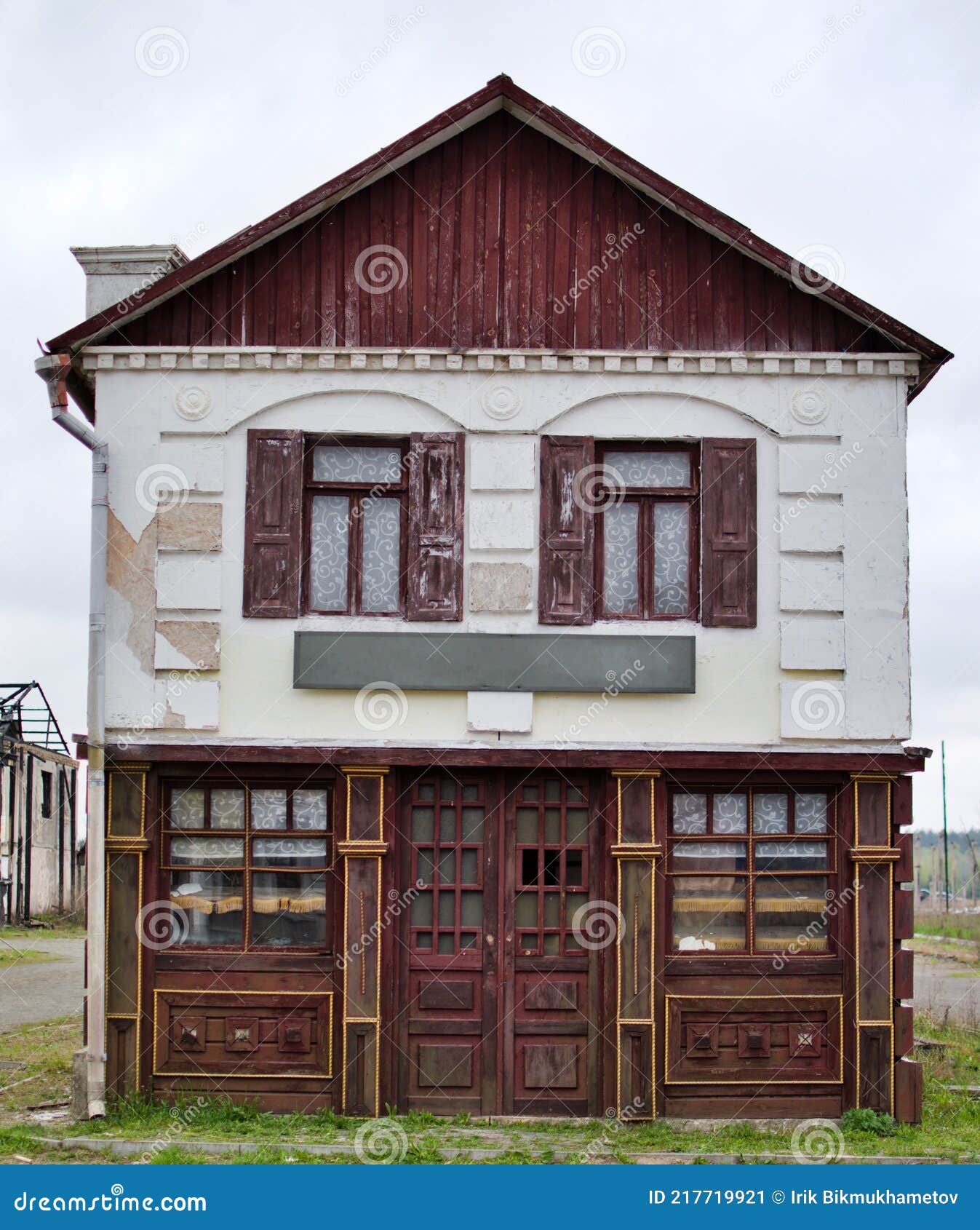 Abandoned House on the Street Stock Image - Image of historical, house ...