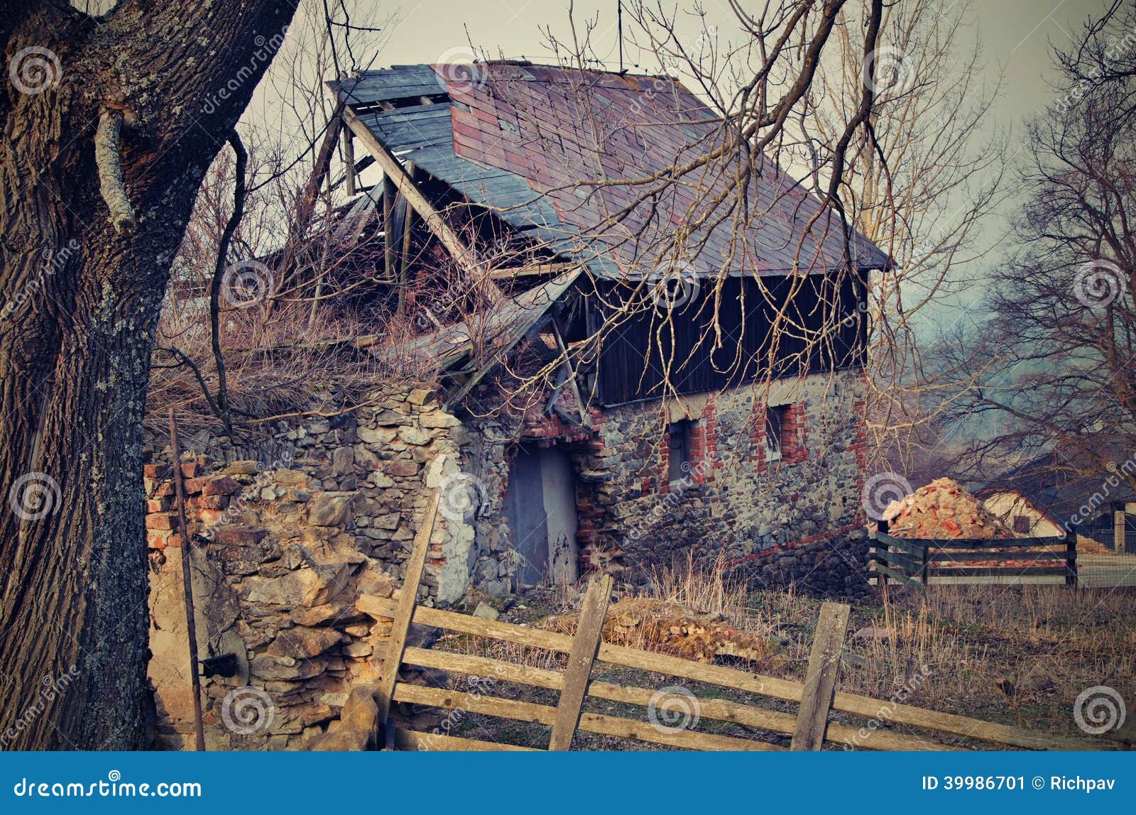 Abandoned hut stock image. Image of barn, broken, england - 39986701