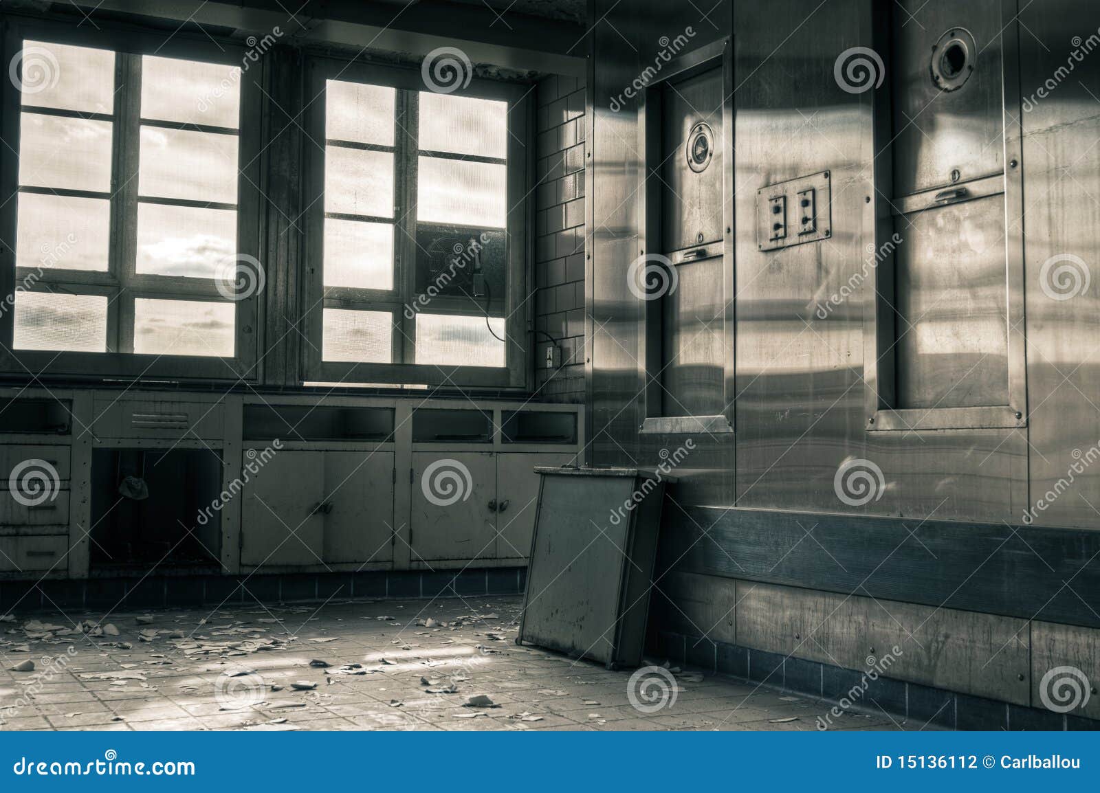 Abandoned Industrial Kitchen Stock Photo - Image of dirty, floor: 15136112