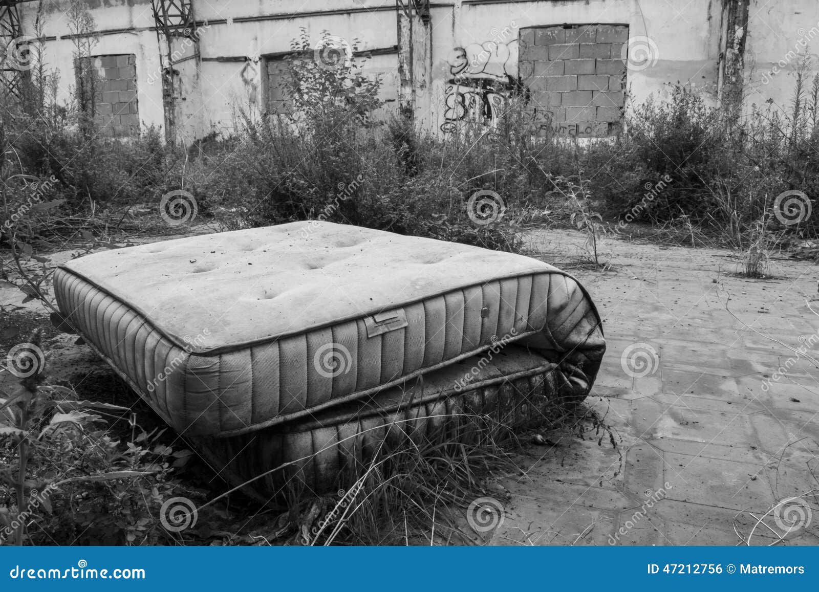 Abandoned mattress stock photo. Image of mattress, obsolete - 47212756