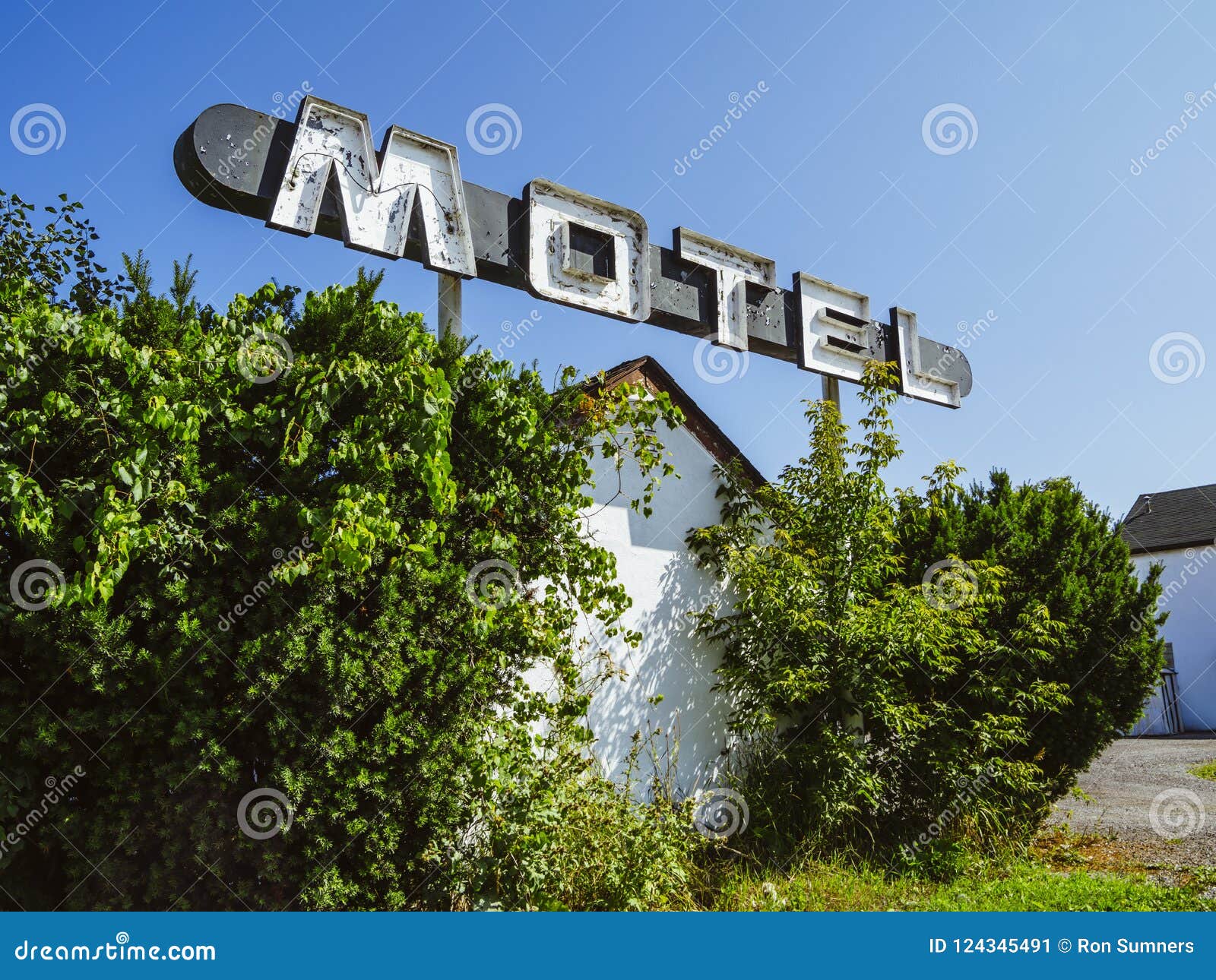 Abandoned Motel and Rustic Sign Stock Image - Image of america, dirty ...
