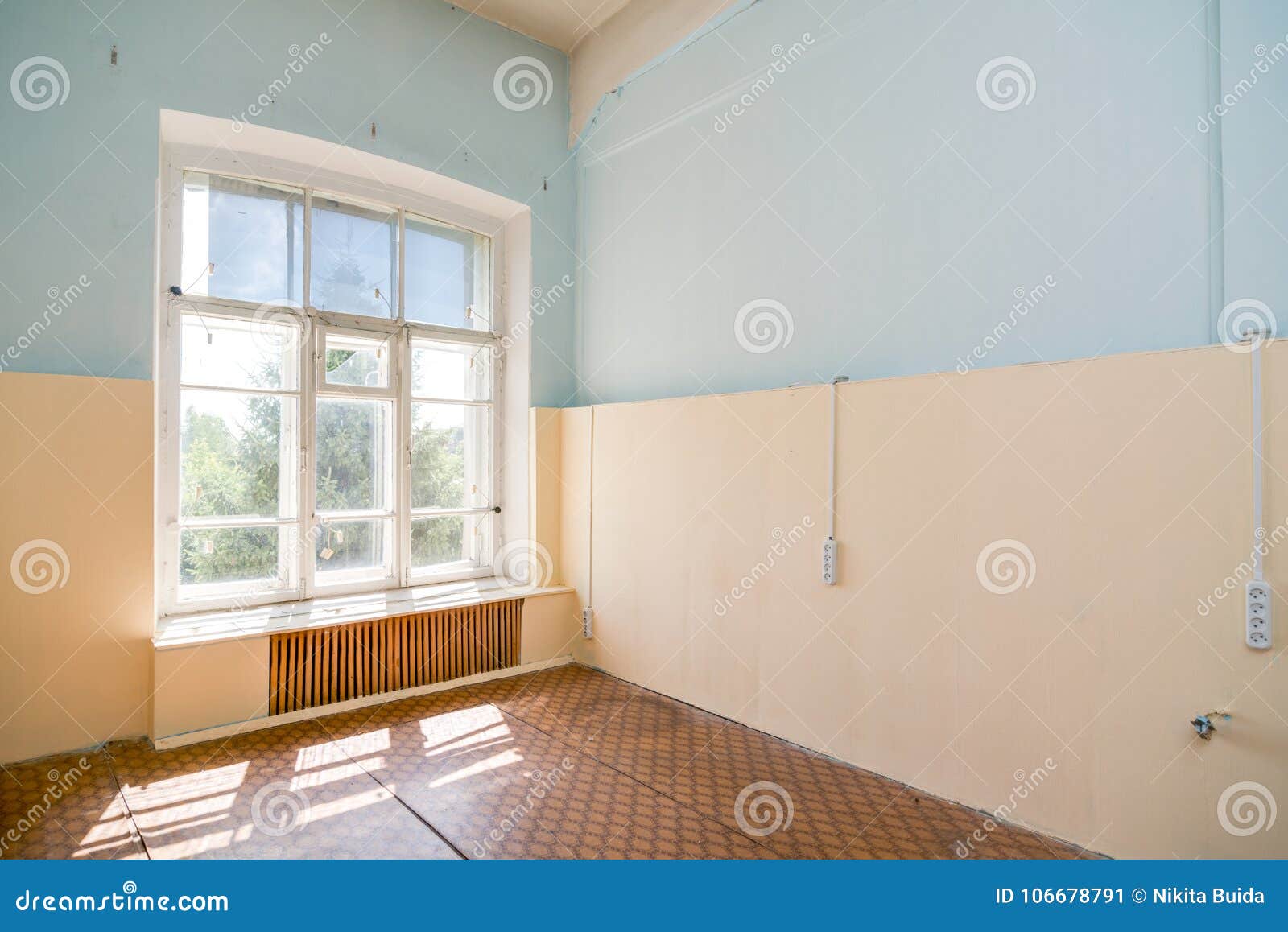 Abandoned Office Building Interior Stock Image - Image of desolate ...