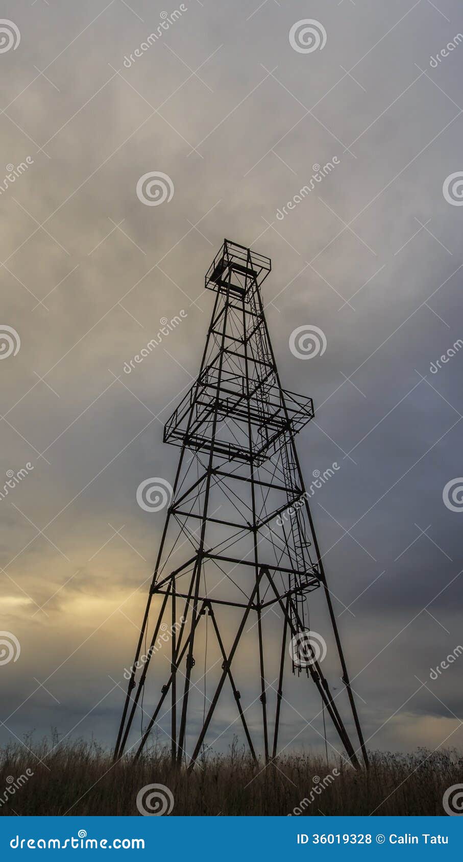 Abandoned oil and gas rig stock photo. Image of hydrofrack - 36019328