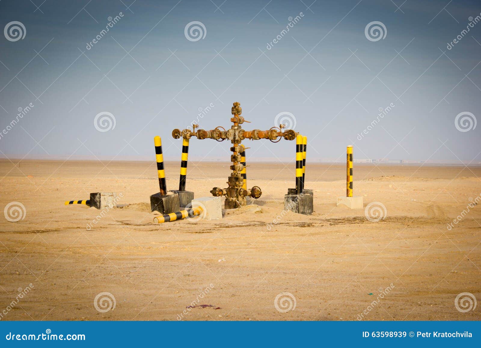 Abandoned oil rig stock image. Image of heat, environment - 63598939