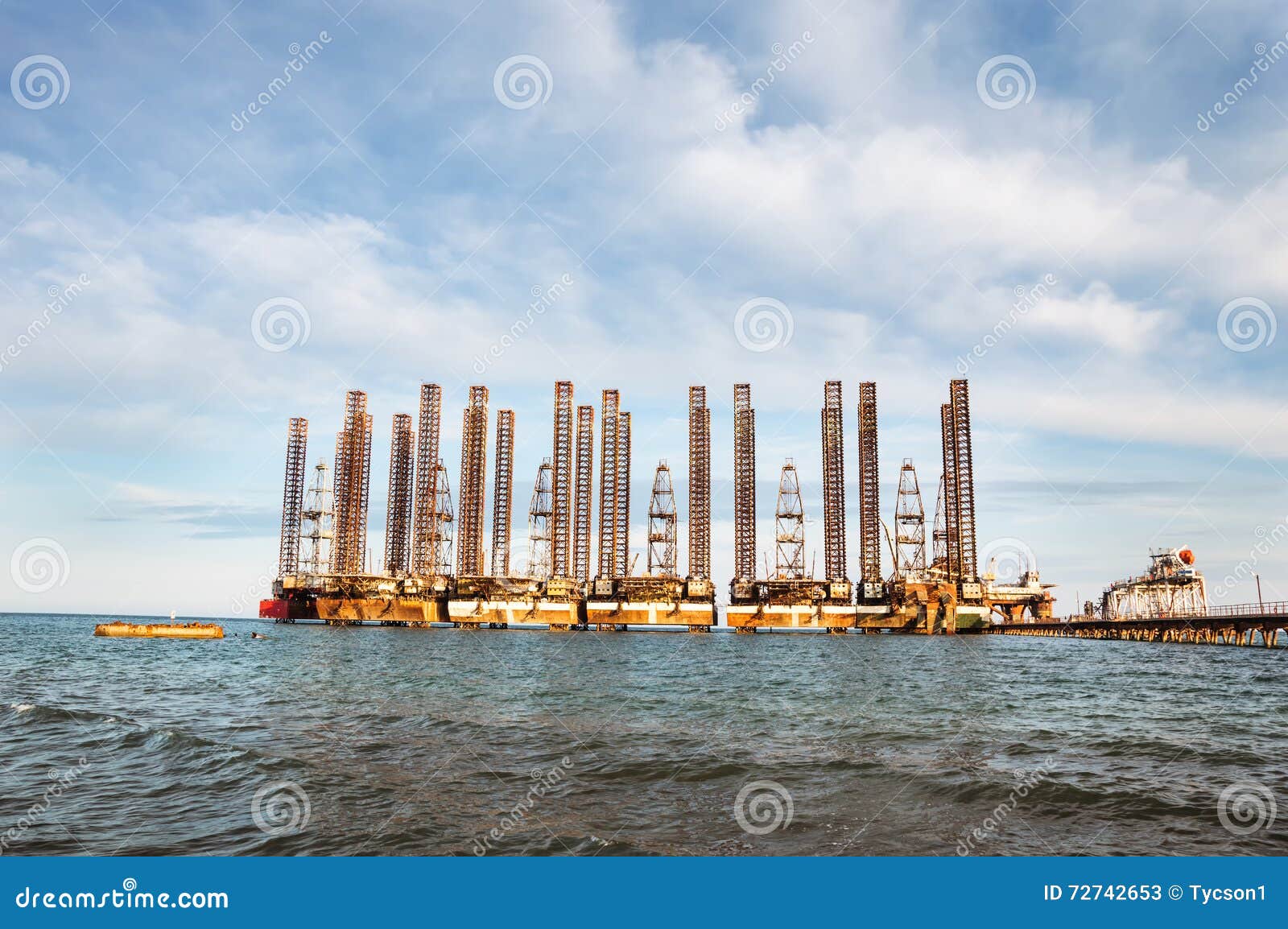 Abandoned oil rigs stock image. Image of fracking, engine - 72742653