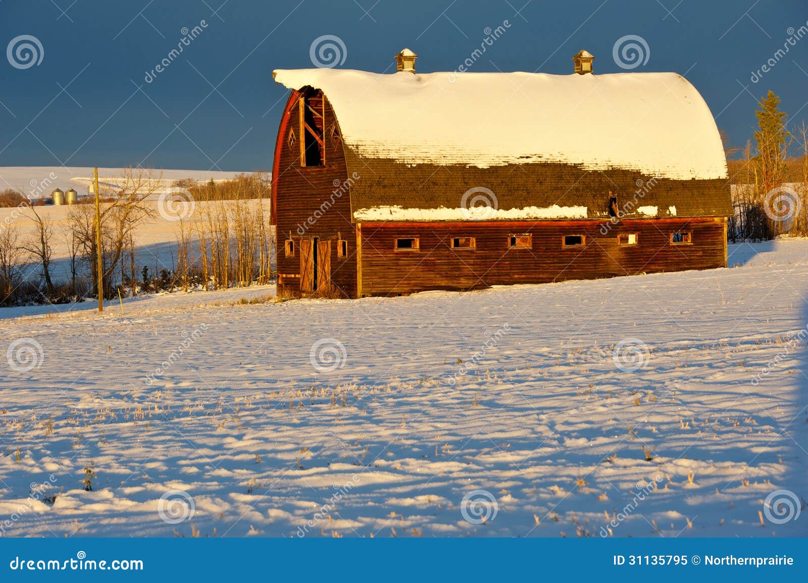 Abandoned Old Barn in Winter Stock Image - Image of canada, ruin: 31135795