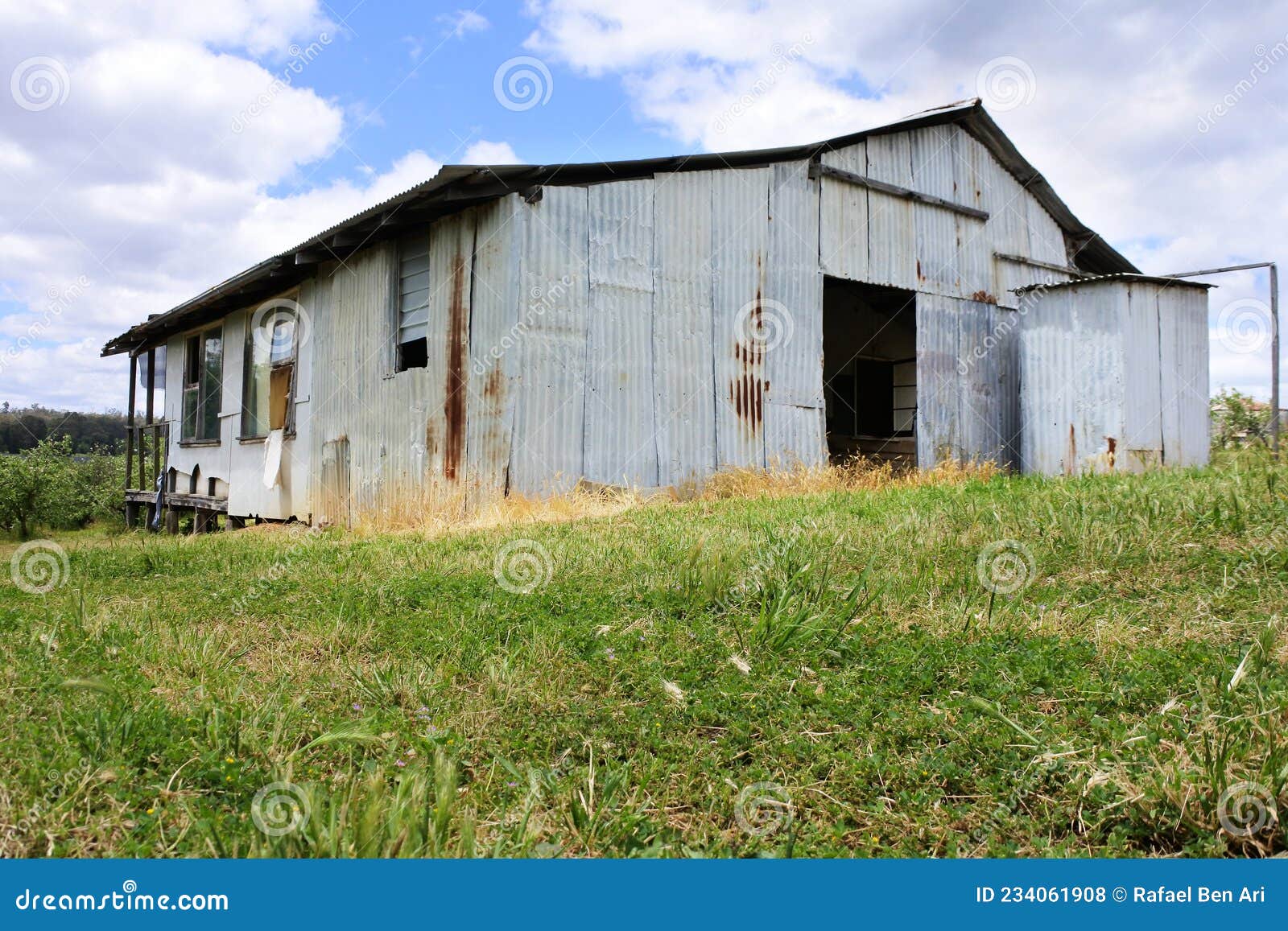 Abandoned Broken Old Farm House in Western Australia Outback Stock ...