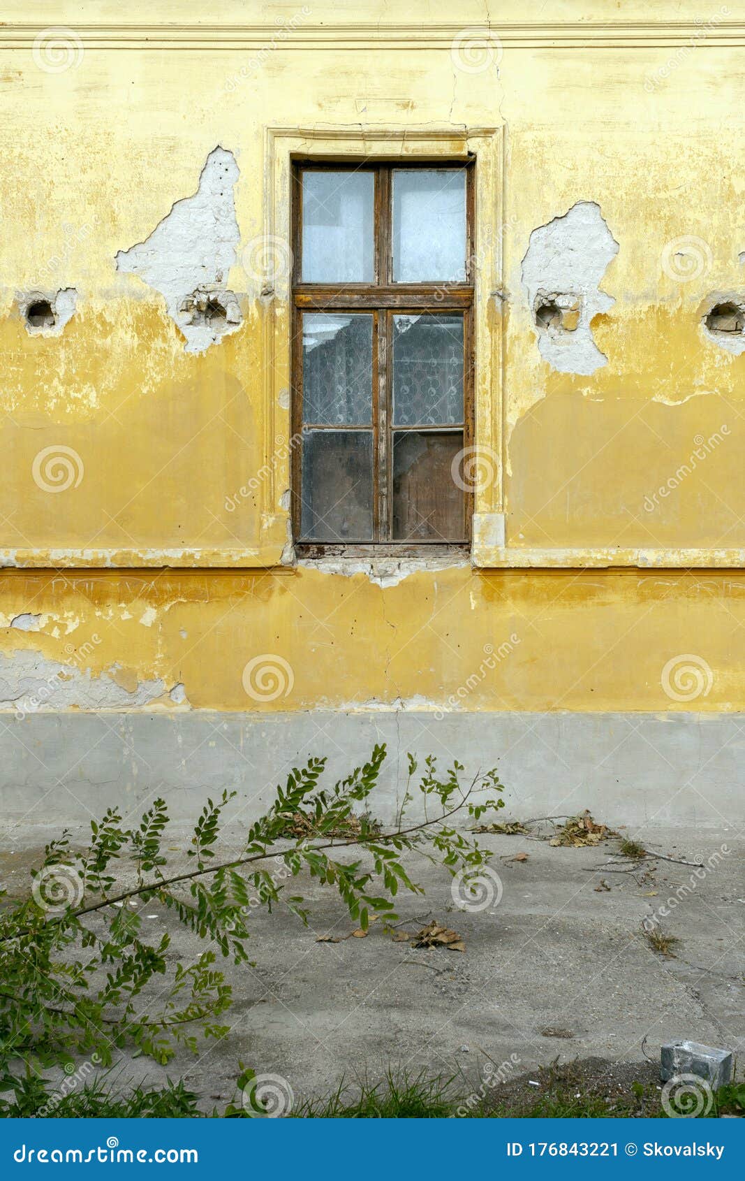 Abandoned Old House with Faded Paint Stock Image - Image of plaster ...