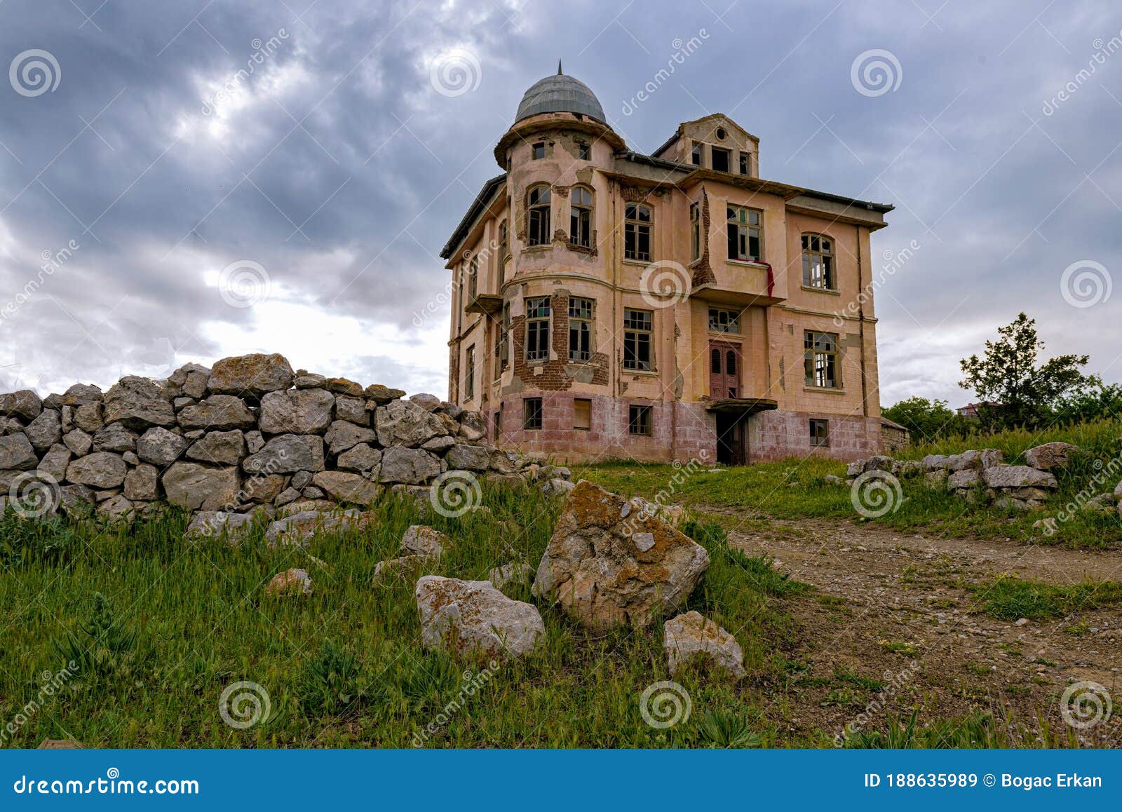 15,637 House Collapse Stock Photos - Free & Royalty-Free Stock Photos ...