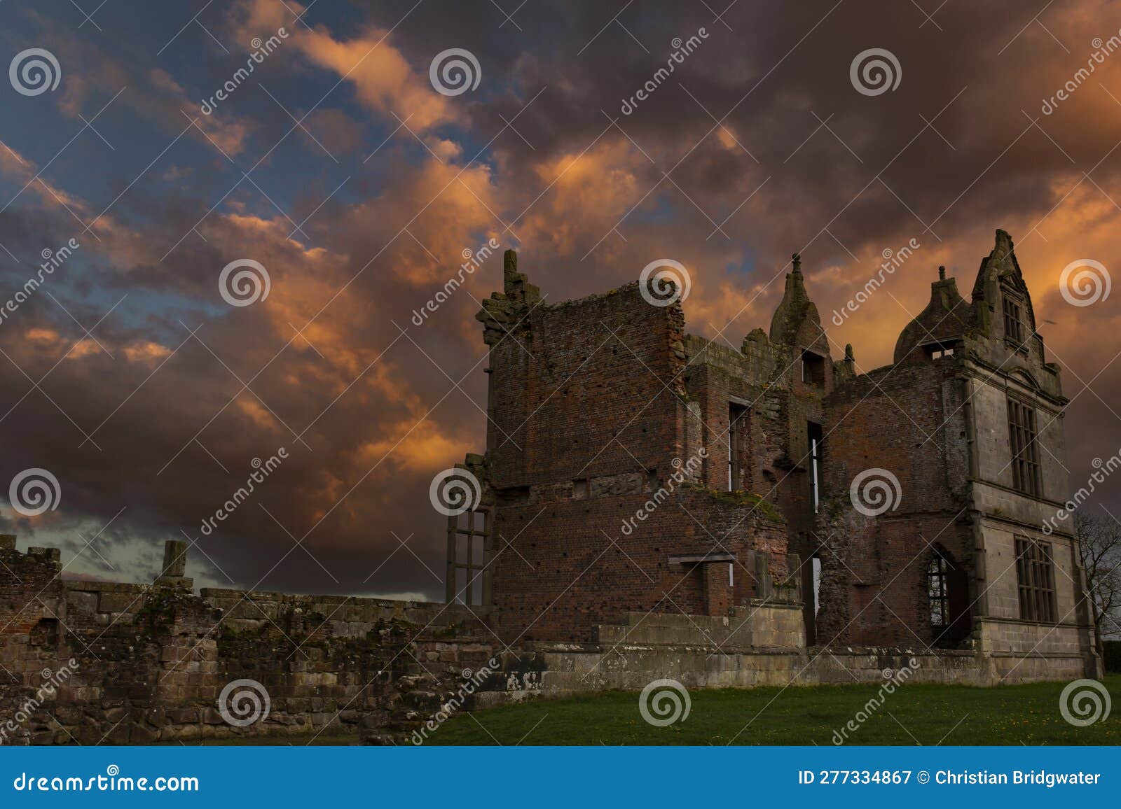 Abandoned Old Mansion House in Ruins. Dramatic Sunset with Rain Clouds ...