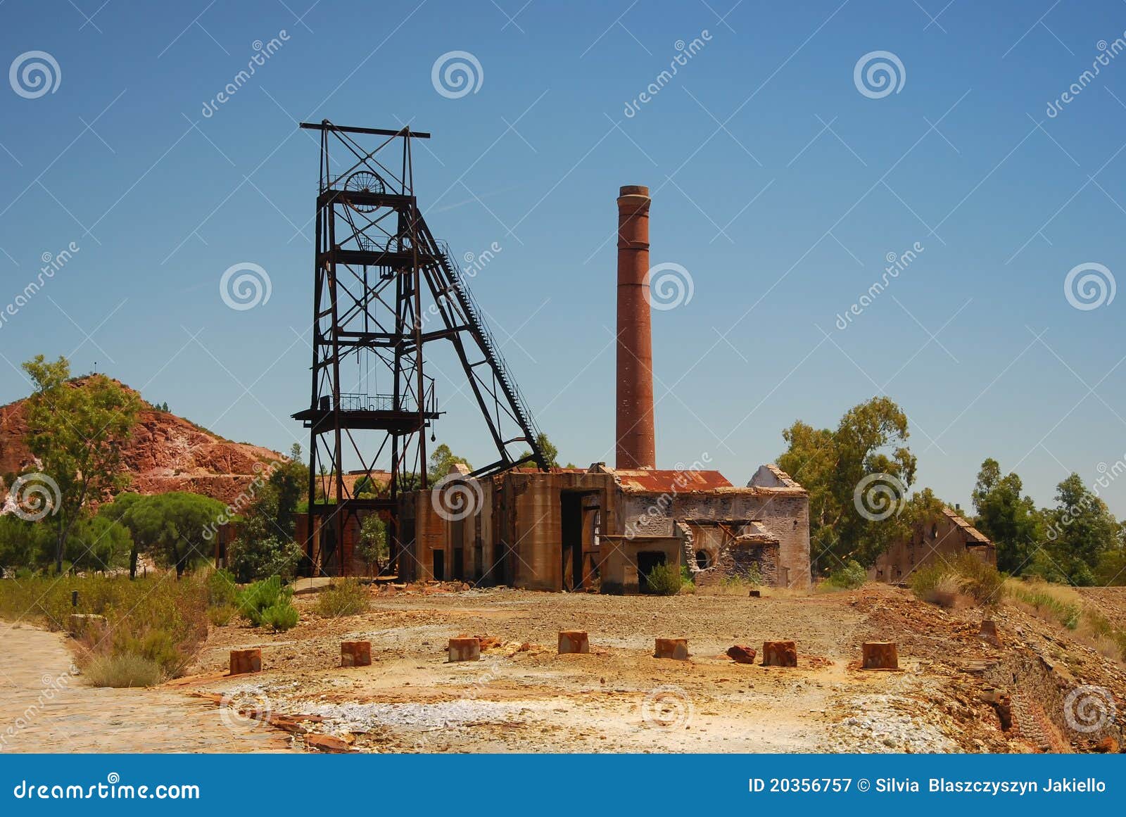 Abandoned old mine stock image. Image of compliment, minerals - 20356757