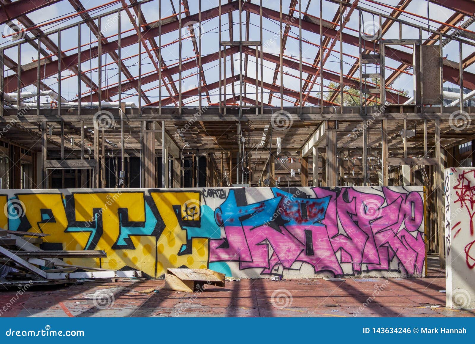 Abandoned Building with Graffiti in California Editorial Photo - Image ...