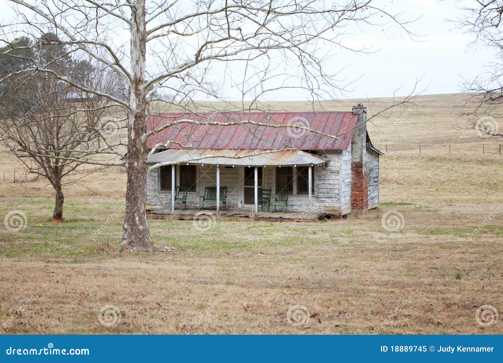 Abandoned old wooden house stock image. Image of farm - 18889745