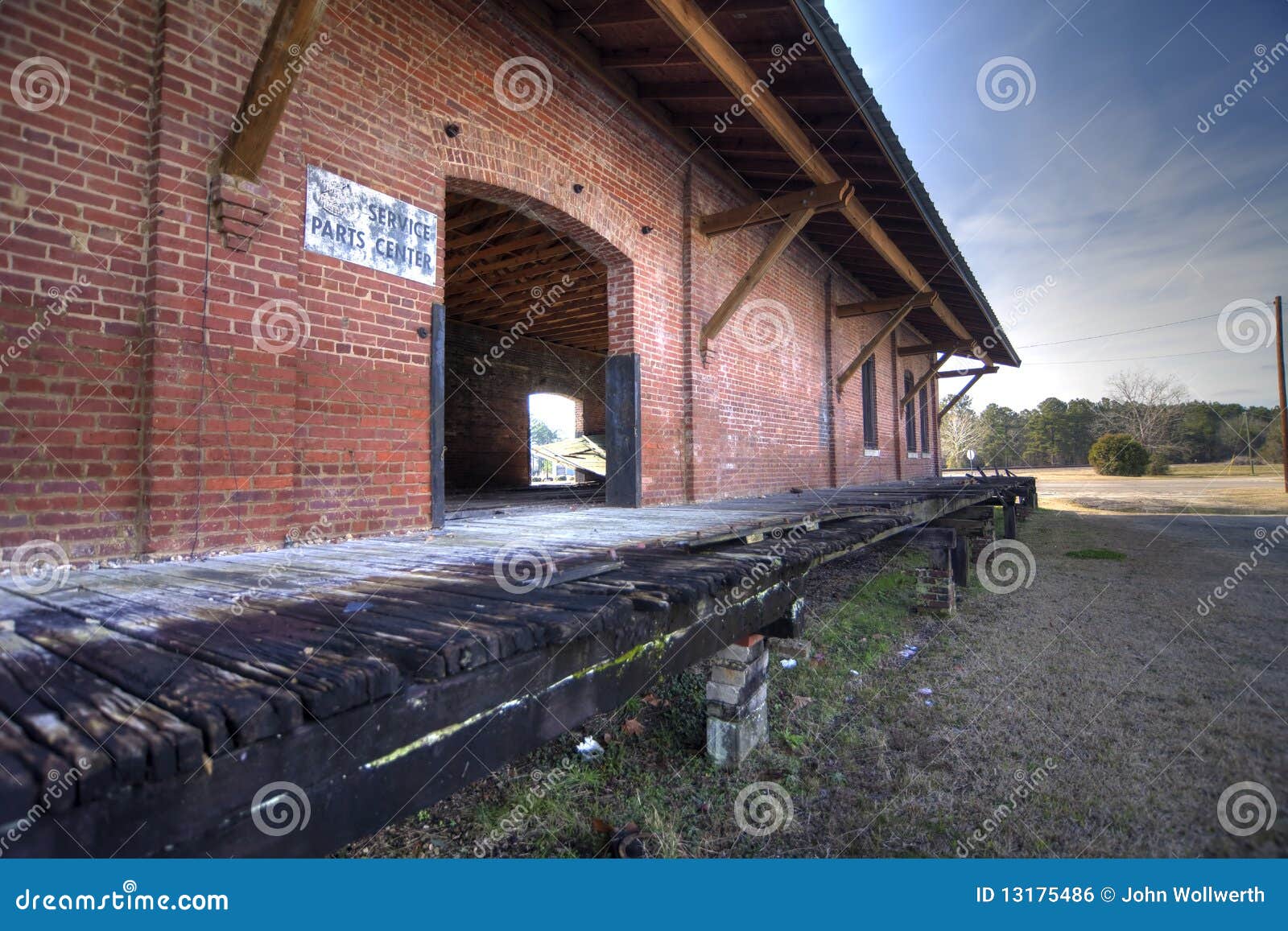 Abandoned railroad depot stock photo. Image of railroad - 13175486