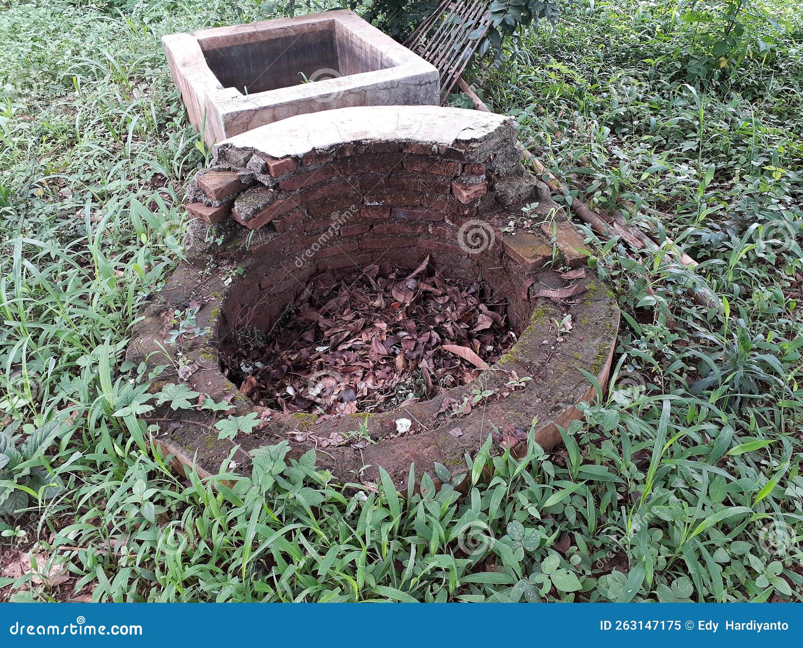 Abandoned and ruined well stock image. Image of countryside - 263147175