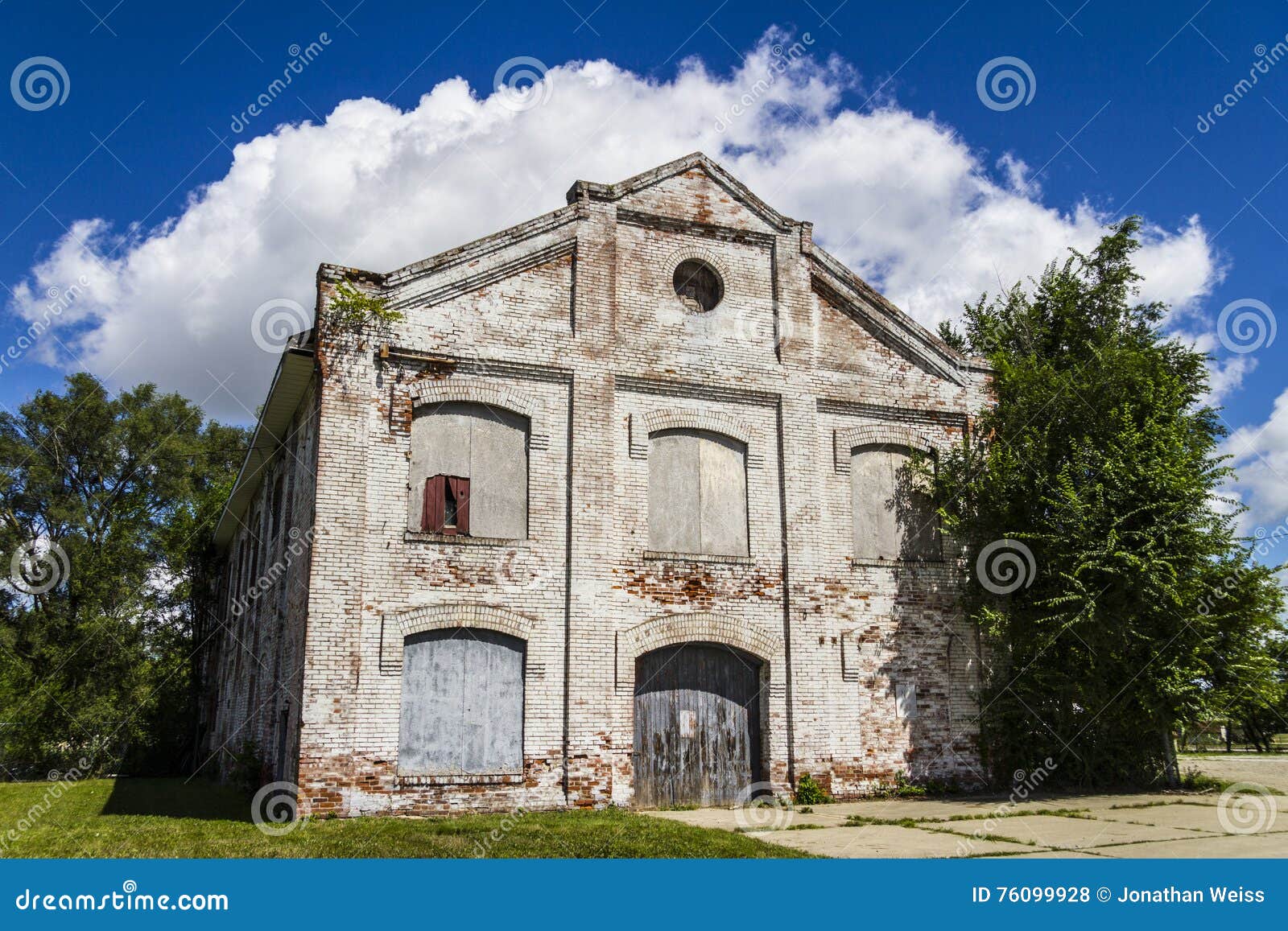 Abandoned Rust Belt Factory - Worn, Broken And Forgotten I Stock ...