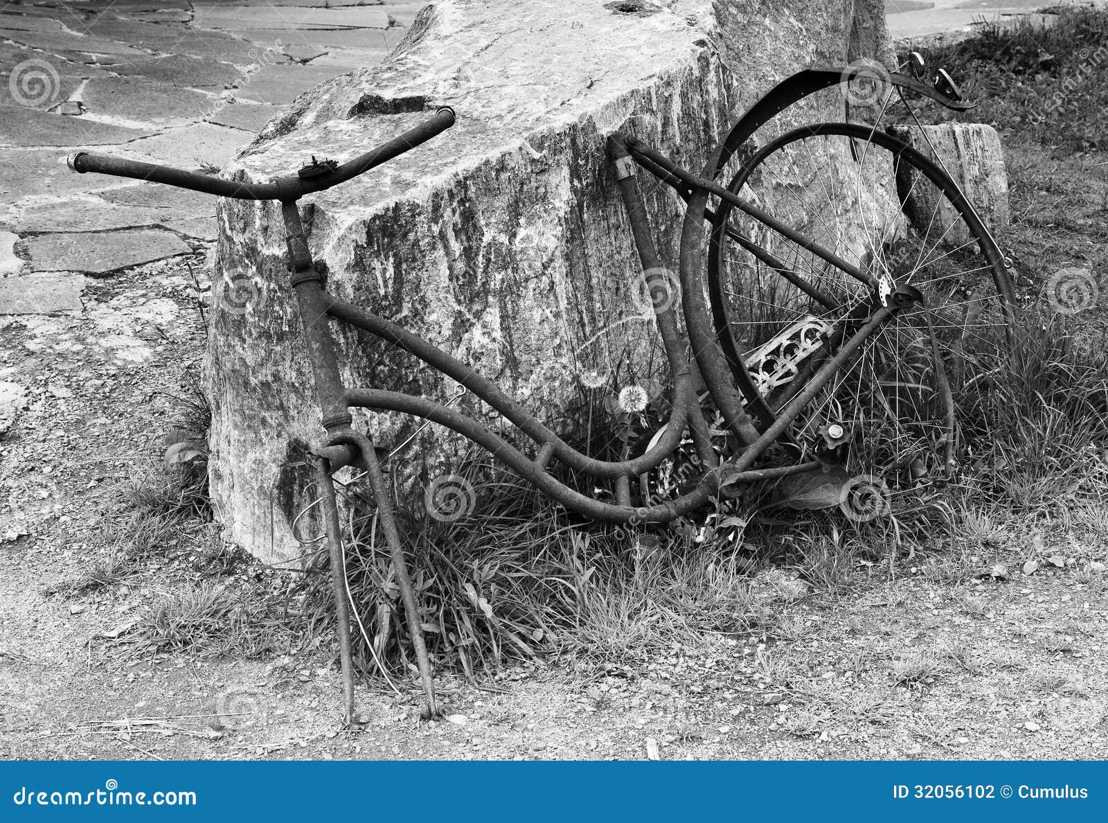 Abandoned rusty bicycle. stock photo. Image of vintage - 32056102