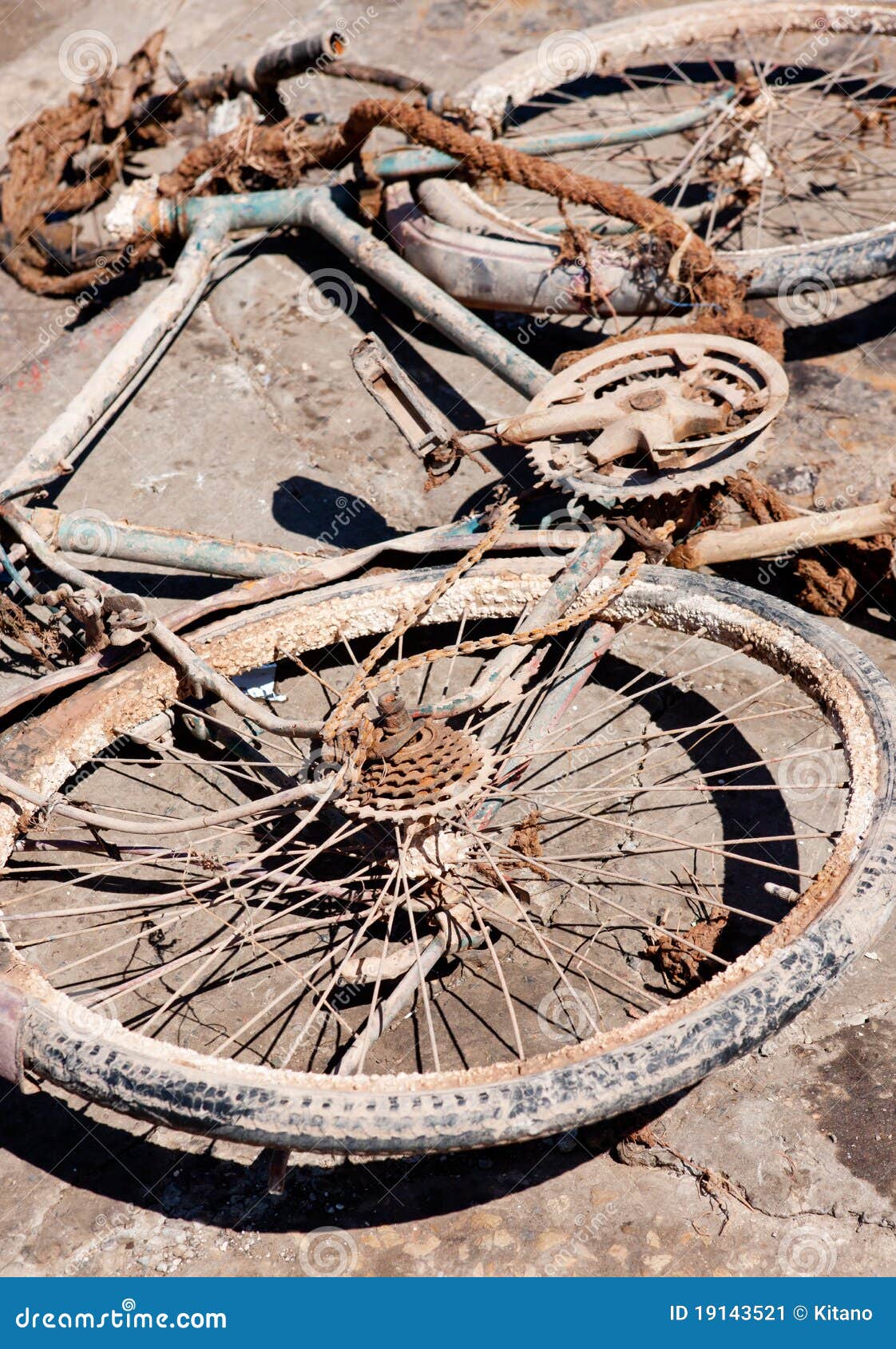 Abandoned Rusty Bike stock image. Image of outdoors, metal - 19143521