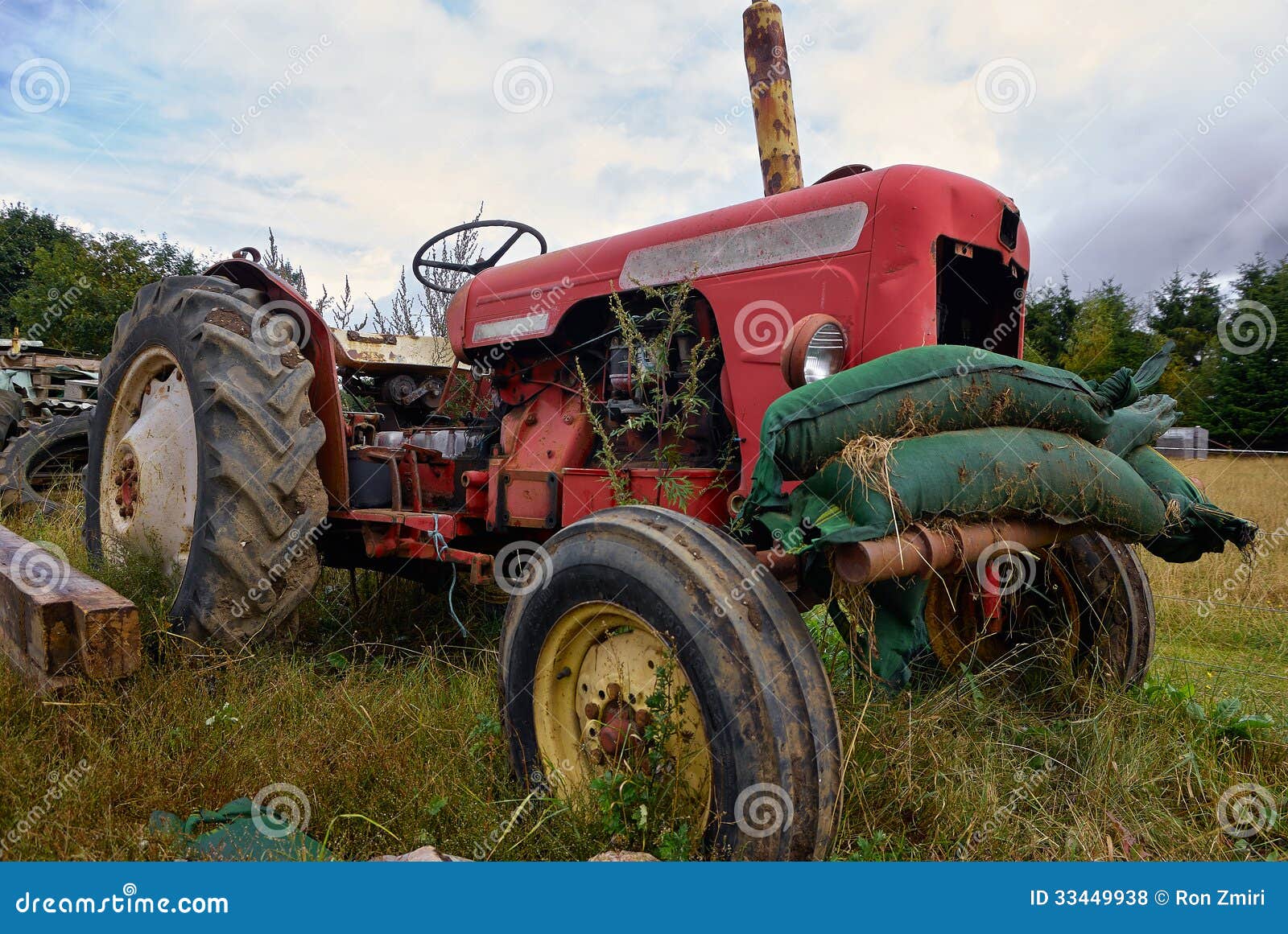 Abandoned Rusty Old Tractor Stock Photo - Image of abandon, nature ...
