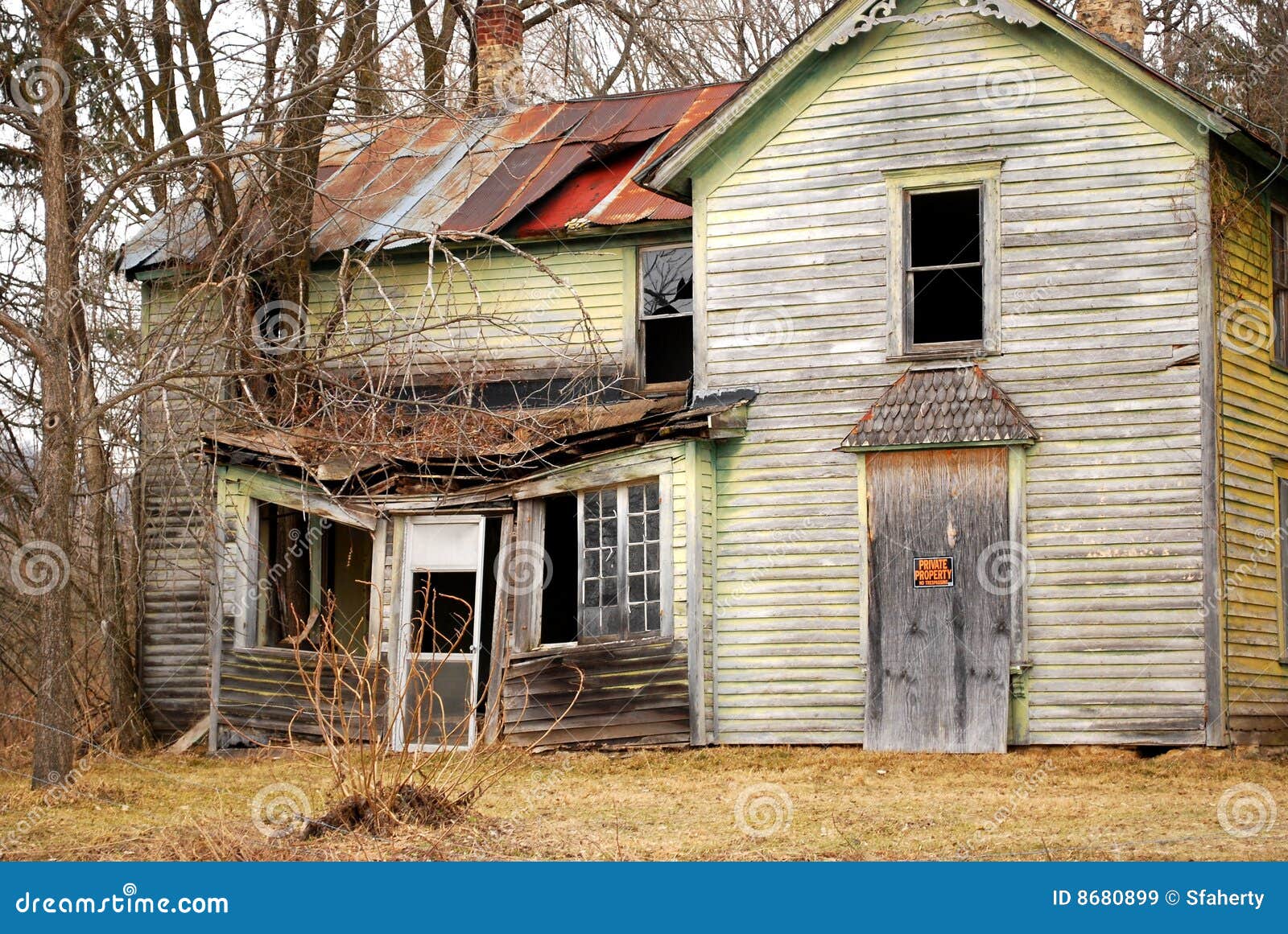 Abandoned Spooky Farm House Stock Image - Image of forgotten, decrepit ...