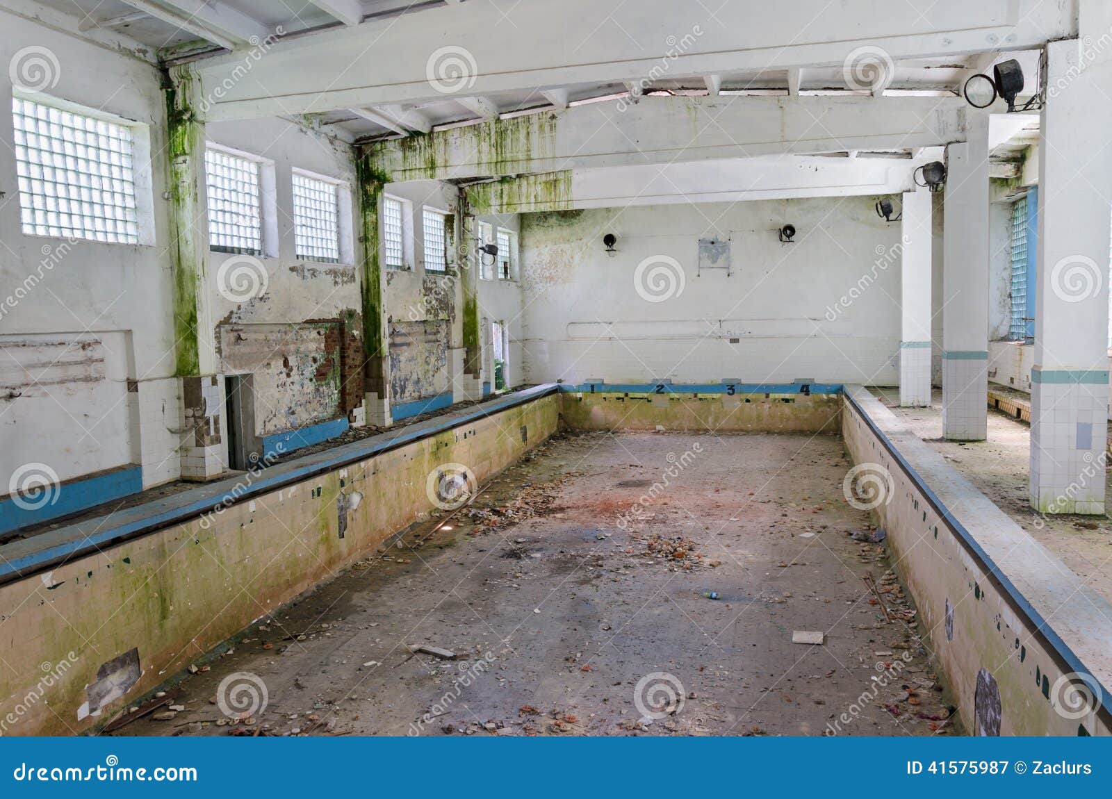 Abandoned swimming pool stock image. Image of failure - 41575987