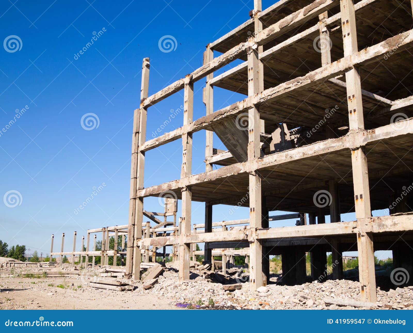 Abandoned Unfinished Building Stock Image - Image of sunny, chassis ...