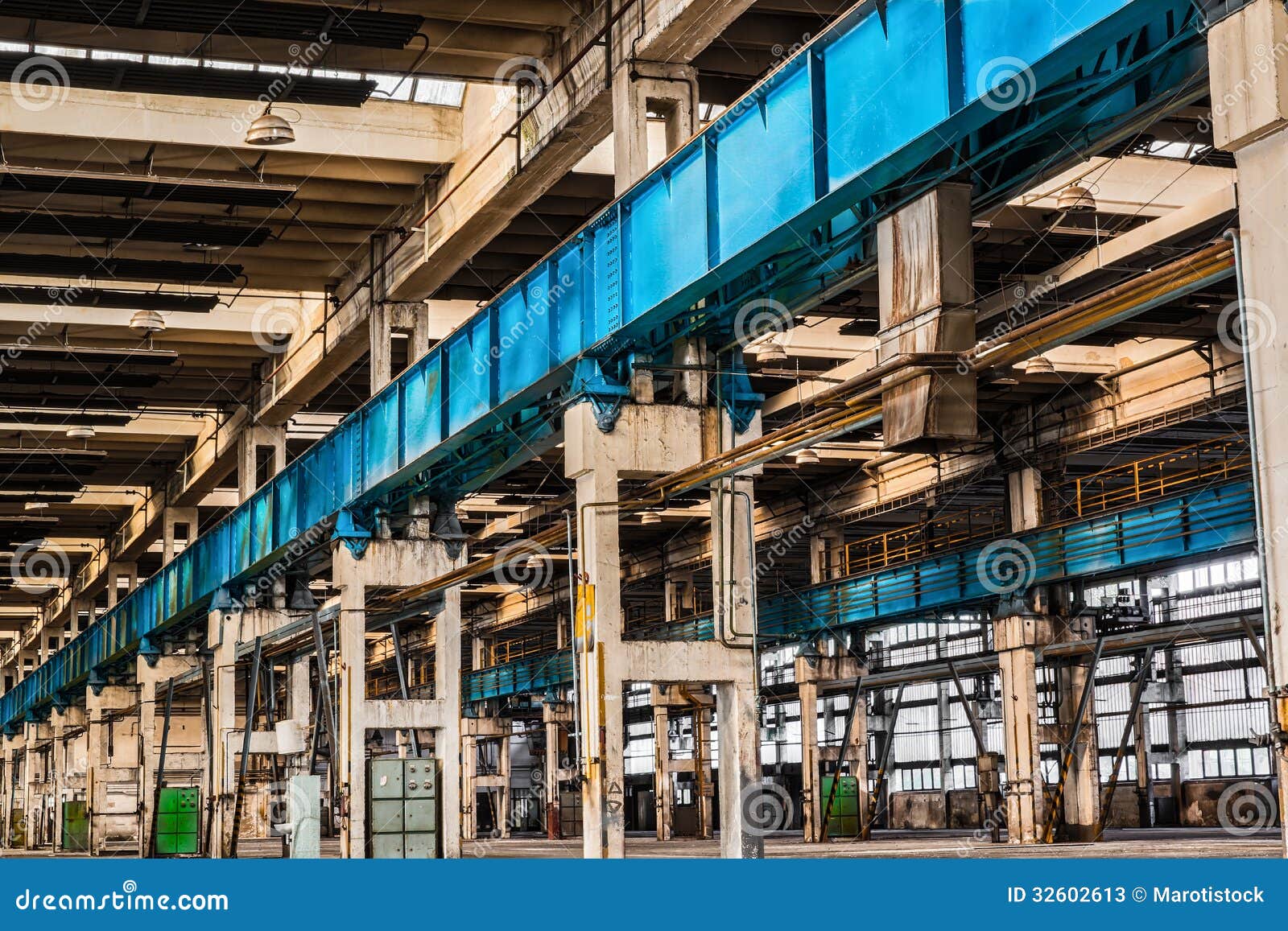 Abandoned Vehicle Repair Station Stock Image - Image of building, color ...