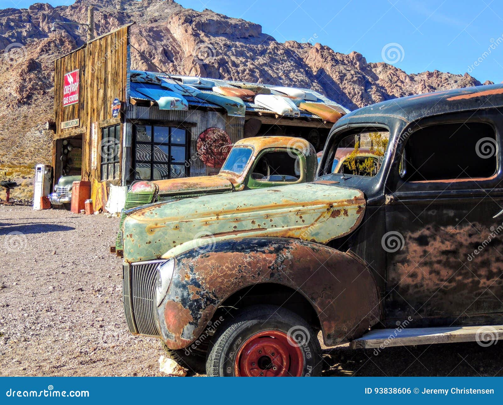 Abandoned Vehicles and Building Editorial Photo - Image of vehicles ...