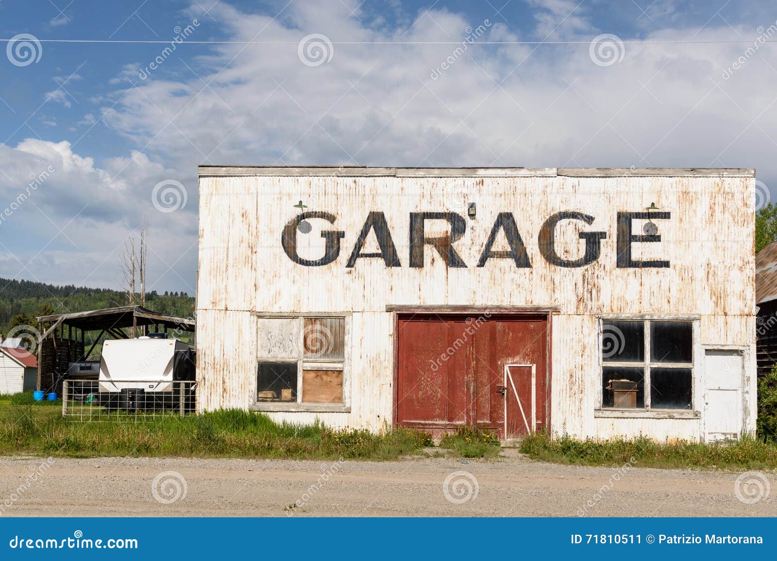 Abandoned and Vintage Garage Stock Image - Image of desert, closed ...