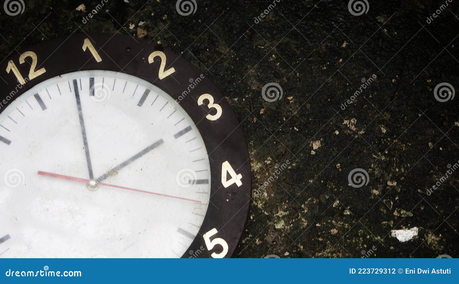 An Abandoned Wall Clock on Dirty Floor.shows 3 O& X27;clock 5 Minutes ...