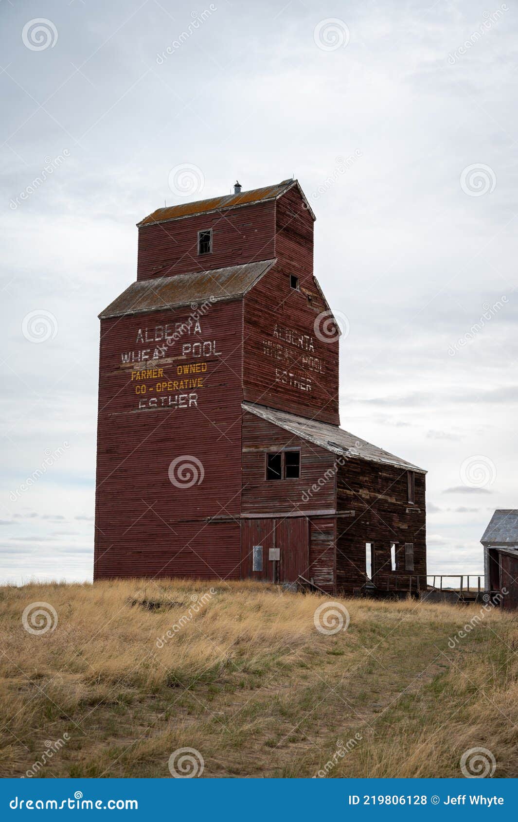 Abandoned Wheat Pool Elevator Editorial Stock Photo - Image of alberta ...