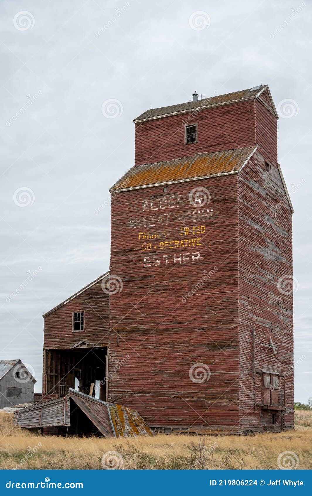 Abandoned Wheat Pool Elevator Editorial Stock Image - Image of ...