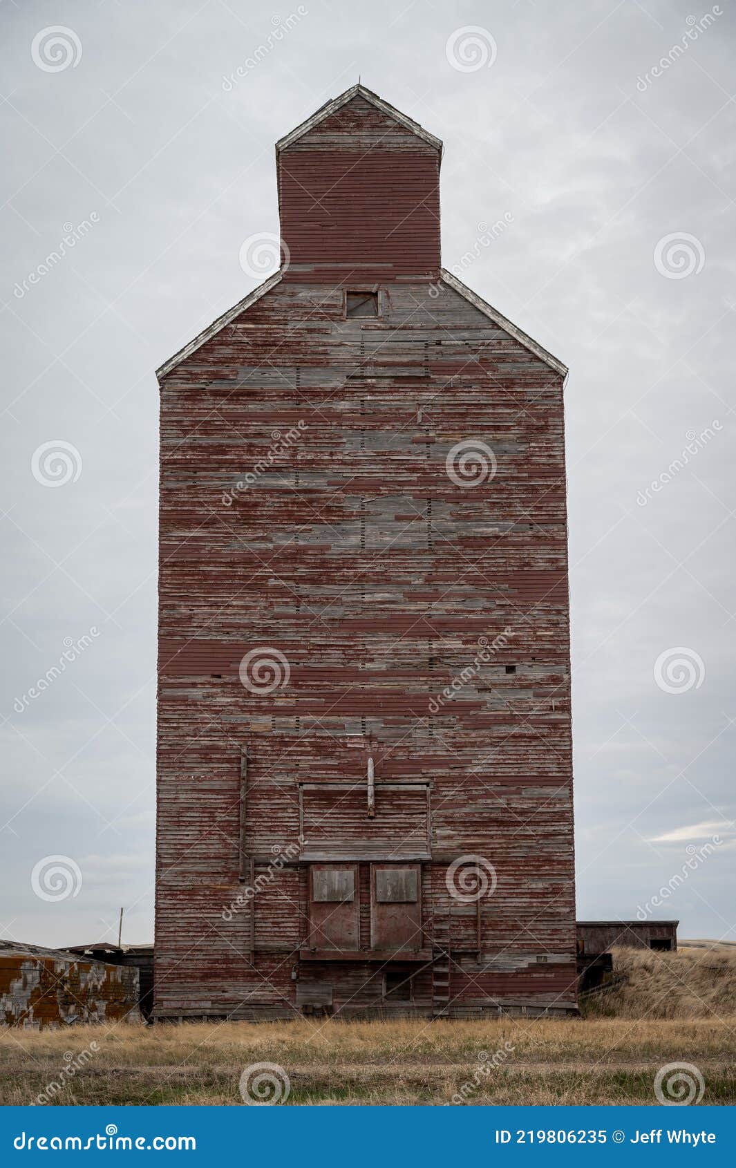 Abandoned Wheat Pool Elevator Stock Image - Image of wheat, historic ...