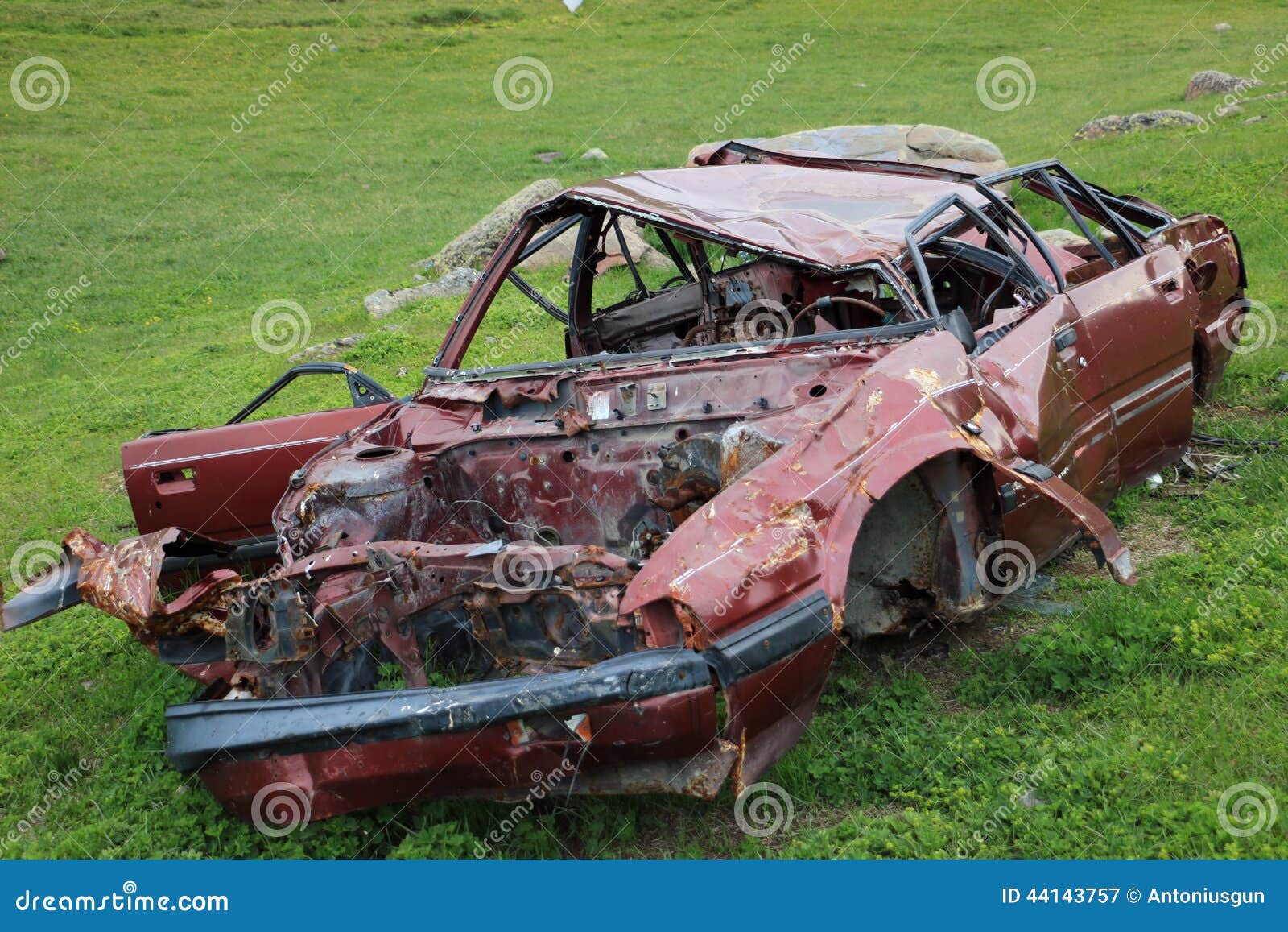 Abandoned Wrecked Car Royalty-Free Stock Photography | CartoonDealer ...