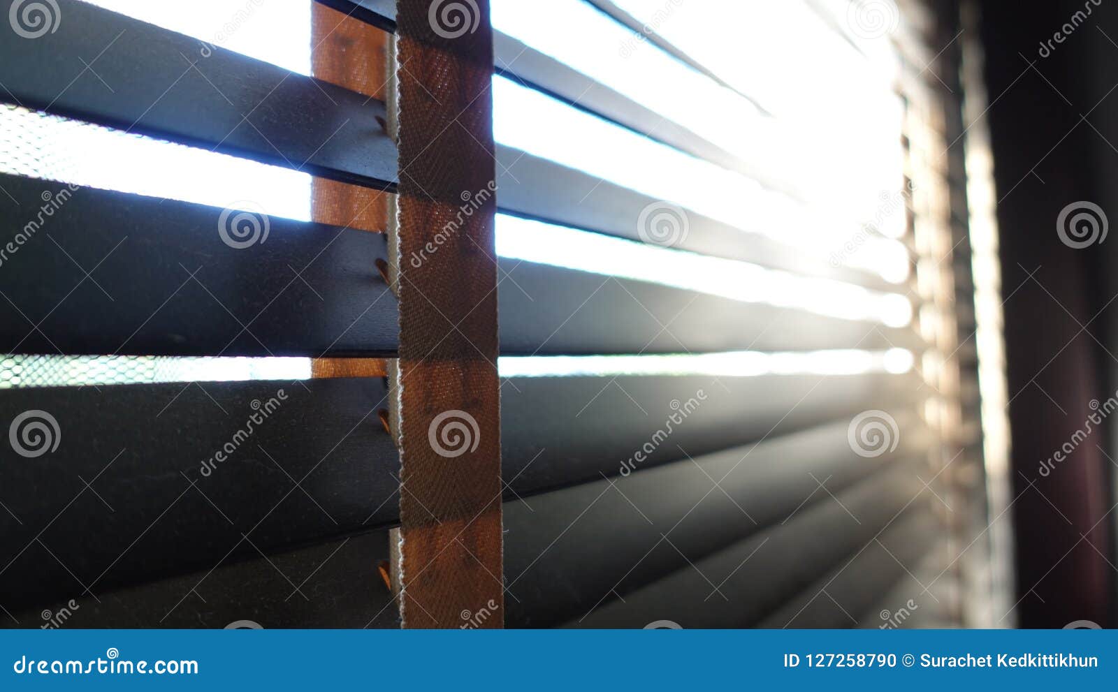 Abat-jour En Bois De Windows D'abat-jour De Volets Photo stock - Image ...