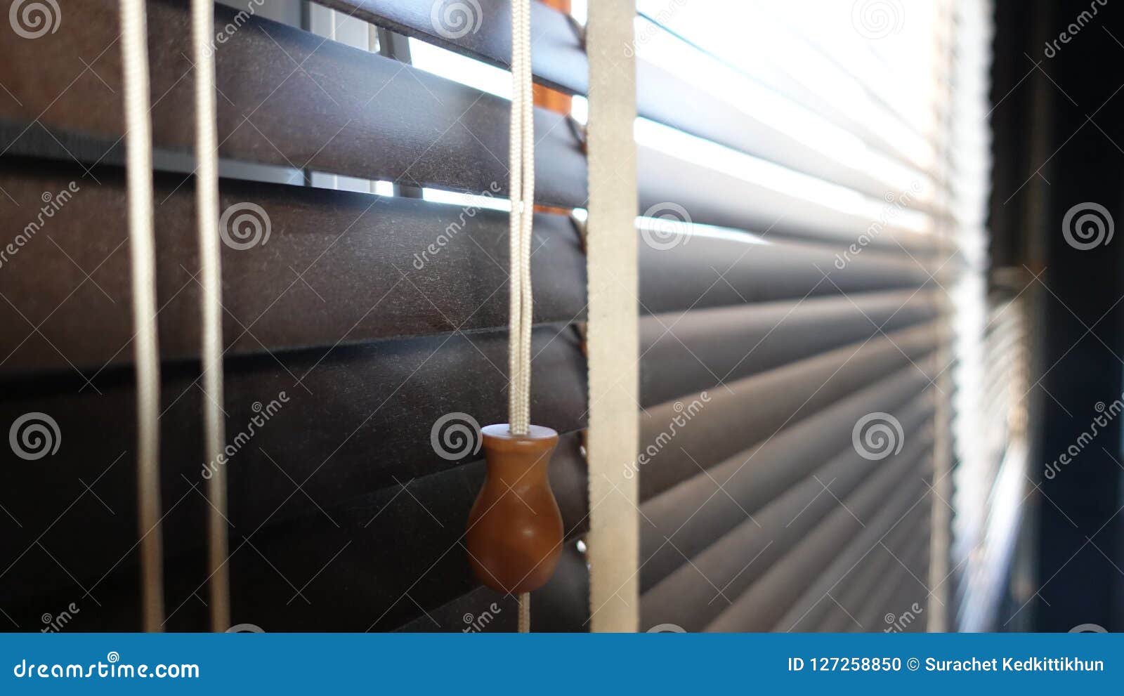 Abat-jour En Bois De Windows D'abat-jour De Volets Photo stock - Image ...