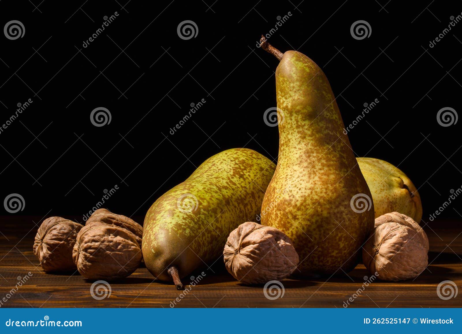 Abate Feel Pears and Walnuts Stock Image - Image of dessert, ripe ...
