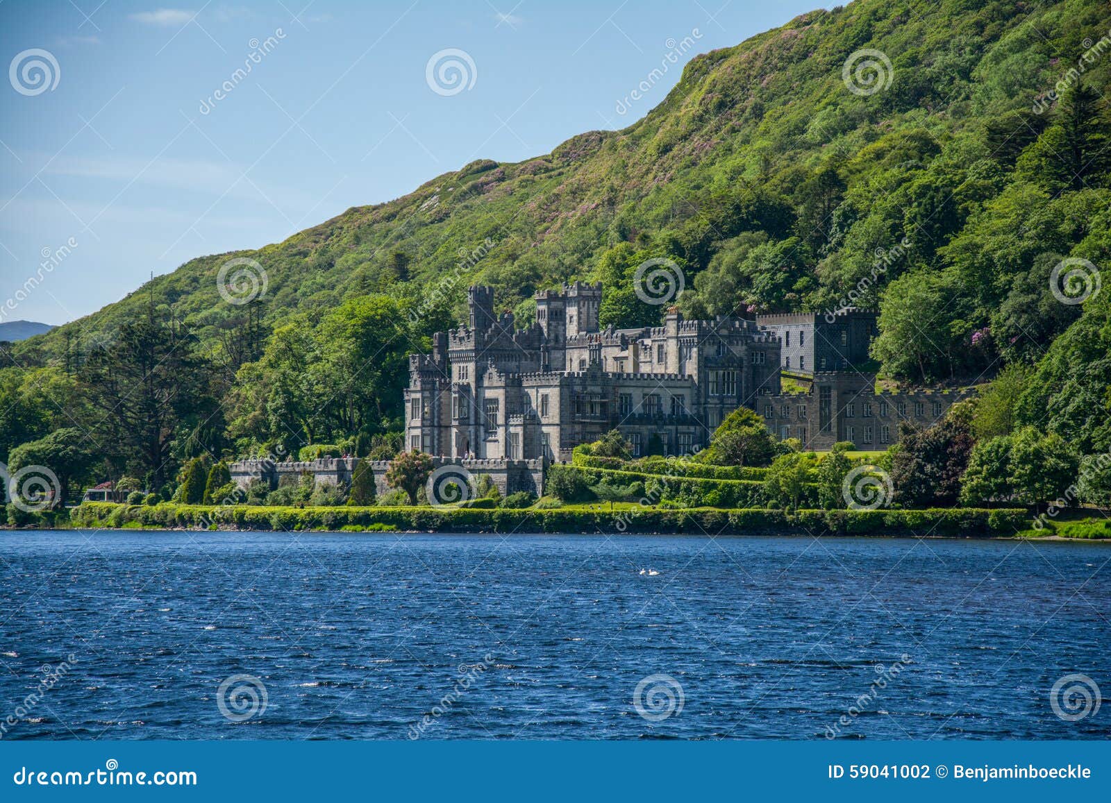 Abbaye De Kylemore Avec Le Comté De Lac Vert De L'eau, Mayo, Irlande ...