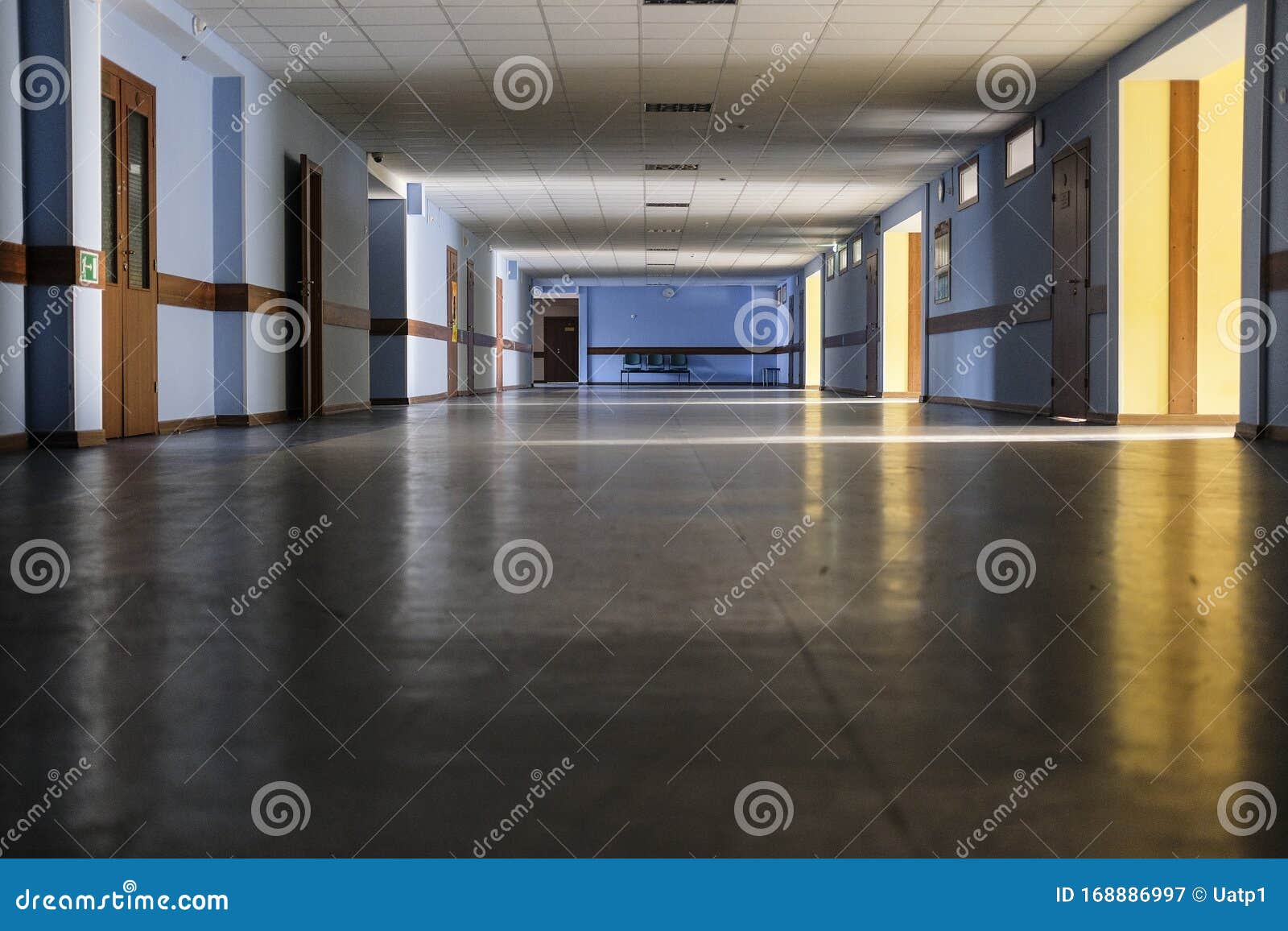 Abbildung eines Korridors stockbild. Bild von leer, decke - 168886997