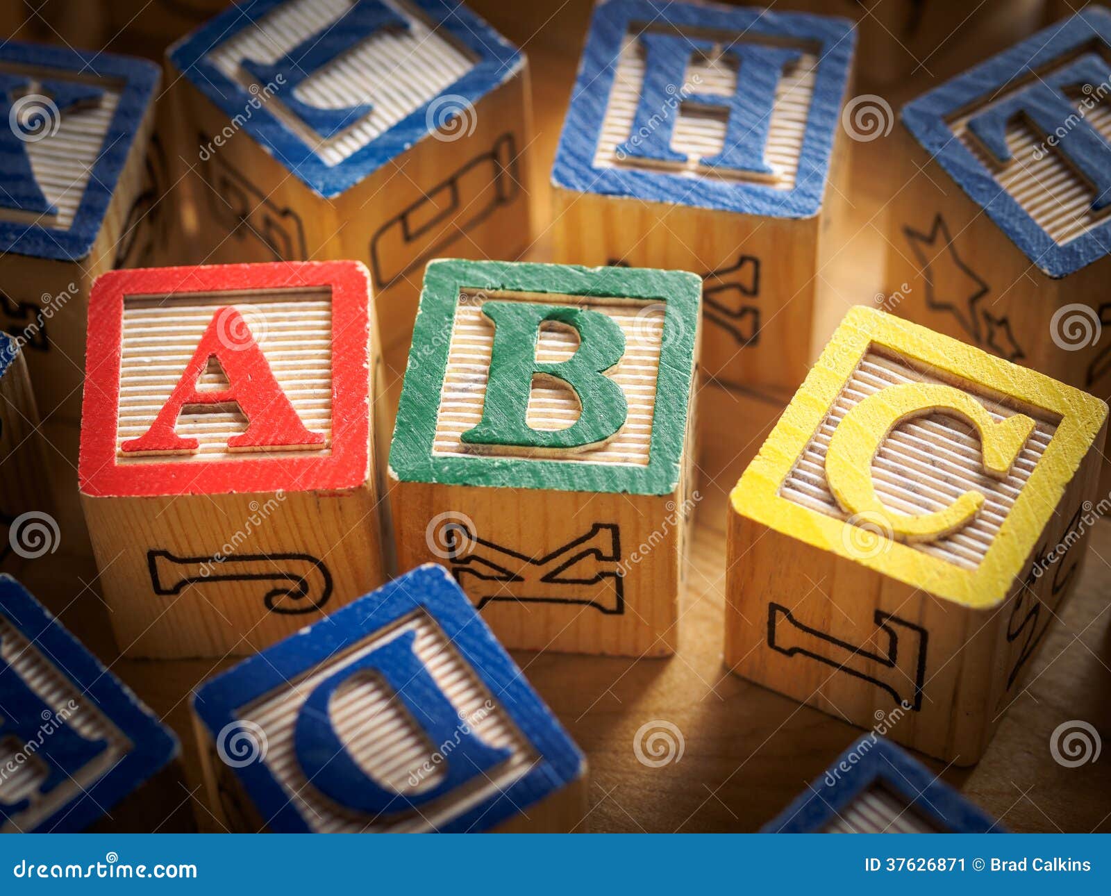 ABC-blokken stock afbeelding. Image of houten, kleuren - 37626871