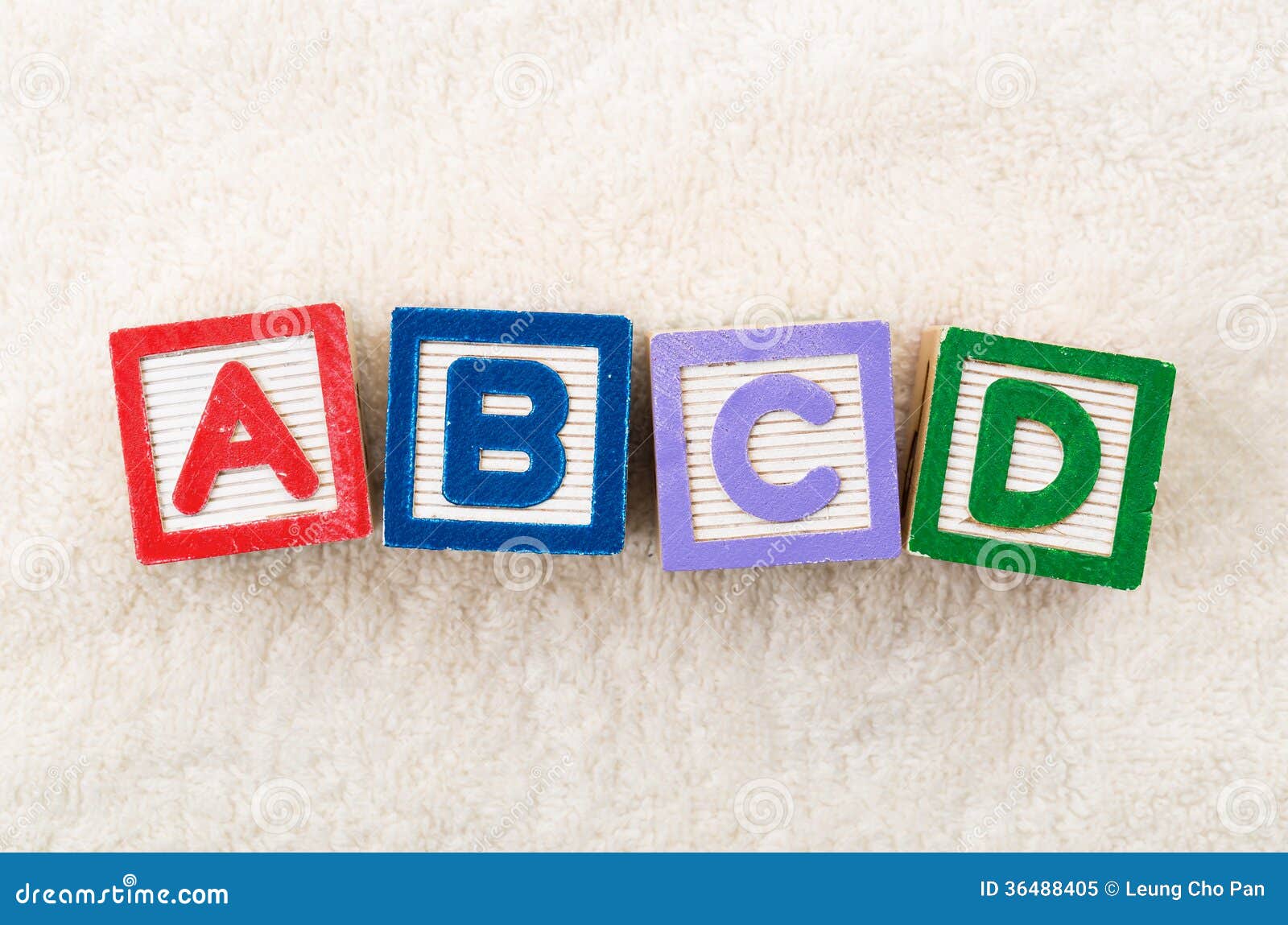 ABCD-stuk speelgoed blok stock afbeelding. Image of gestapeld - 36488405