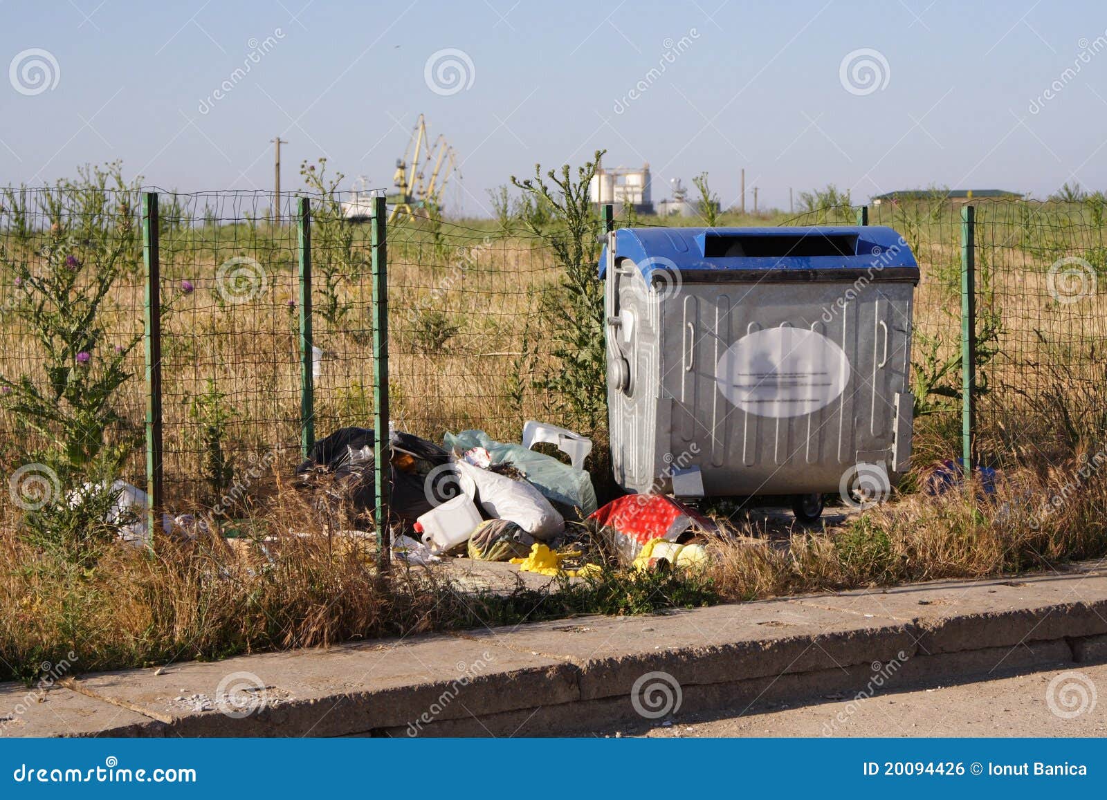 Abfall und Abfall stockfoto. Bild von verunreinigung - 20094426